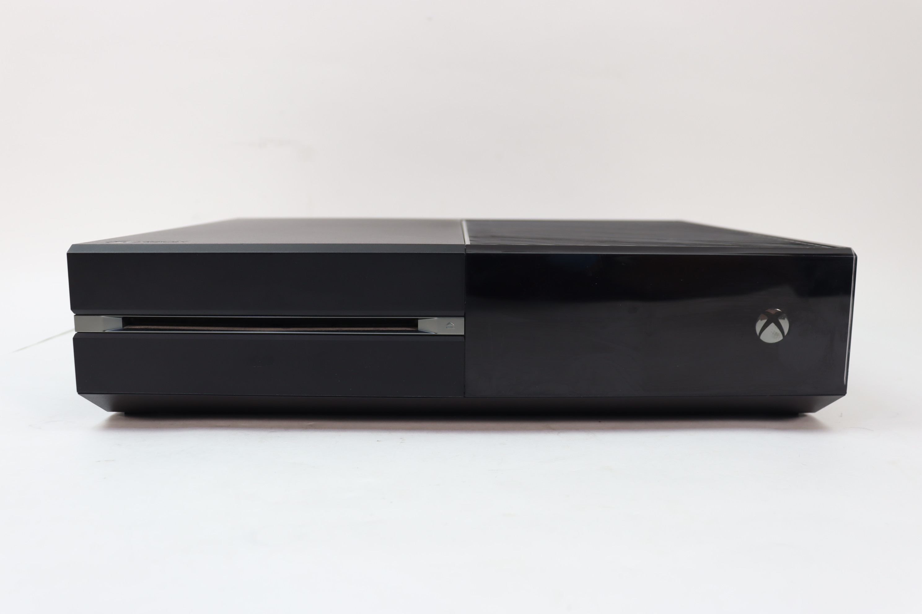 Microsoft Xbox One 1540 500GB Video Game Console 3306