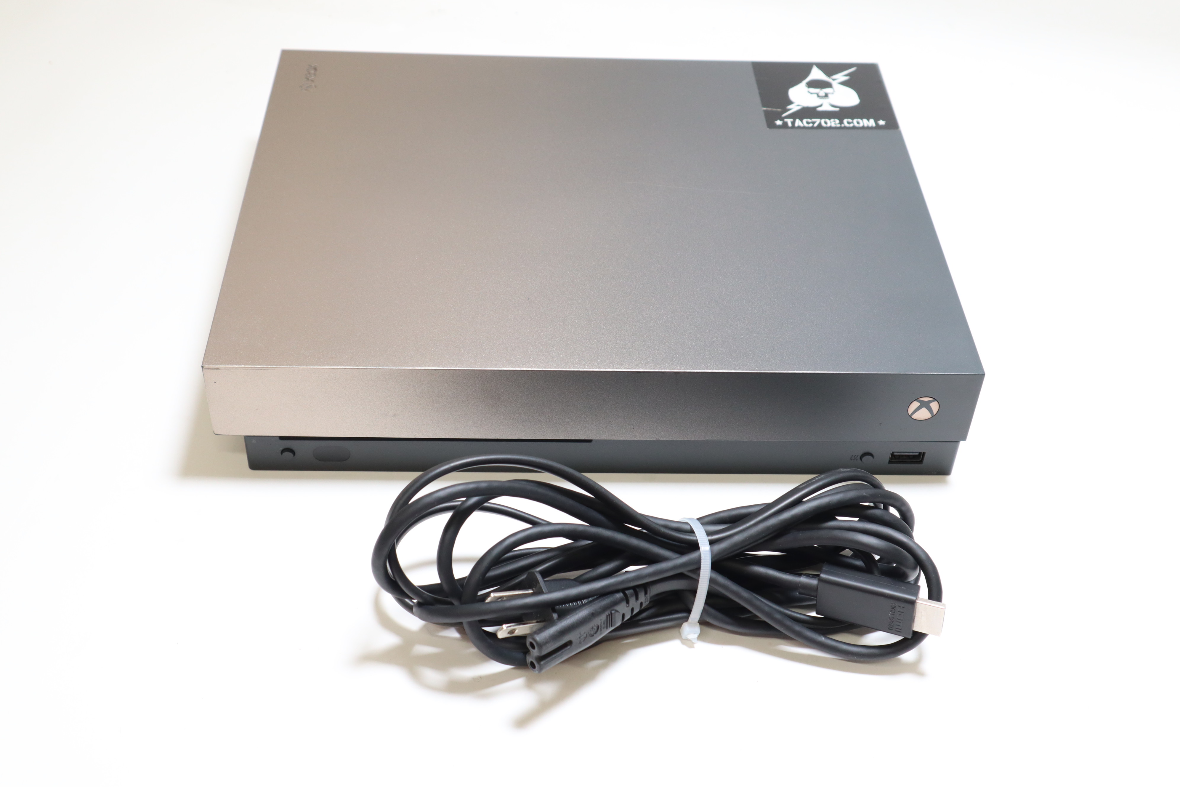 Microsoft 1787 Battlefield V Deluxe Xbox One X 1TB Video Game Console 3704