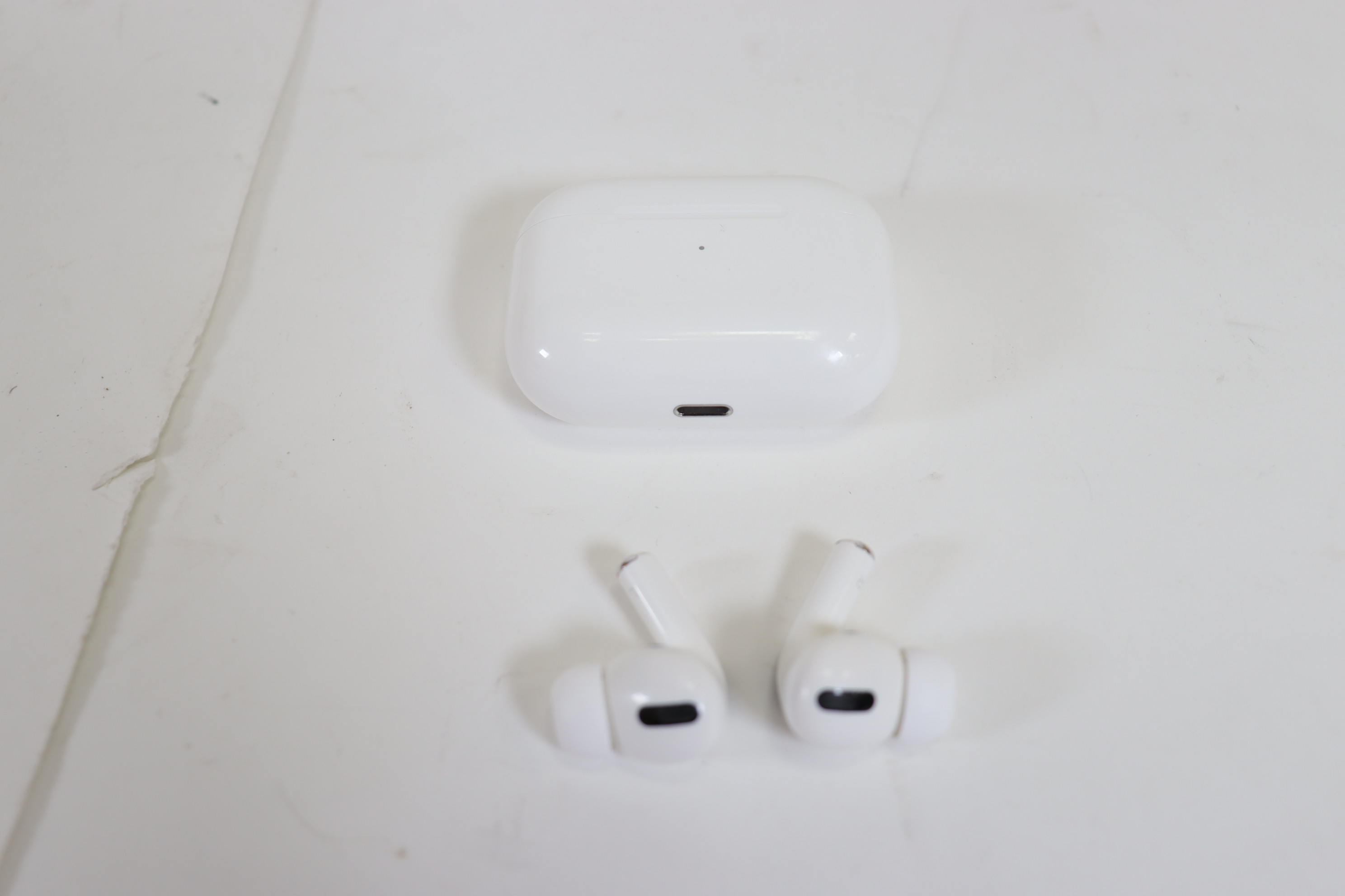 Apple MPNY3AM/A Lightning Charging Wireless Bluetooth AirPod Pros (3rd Gen)