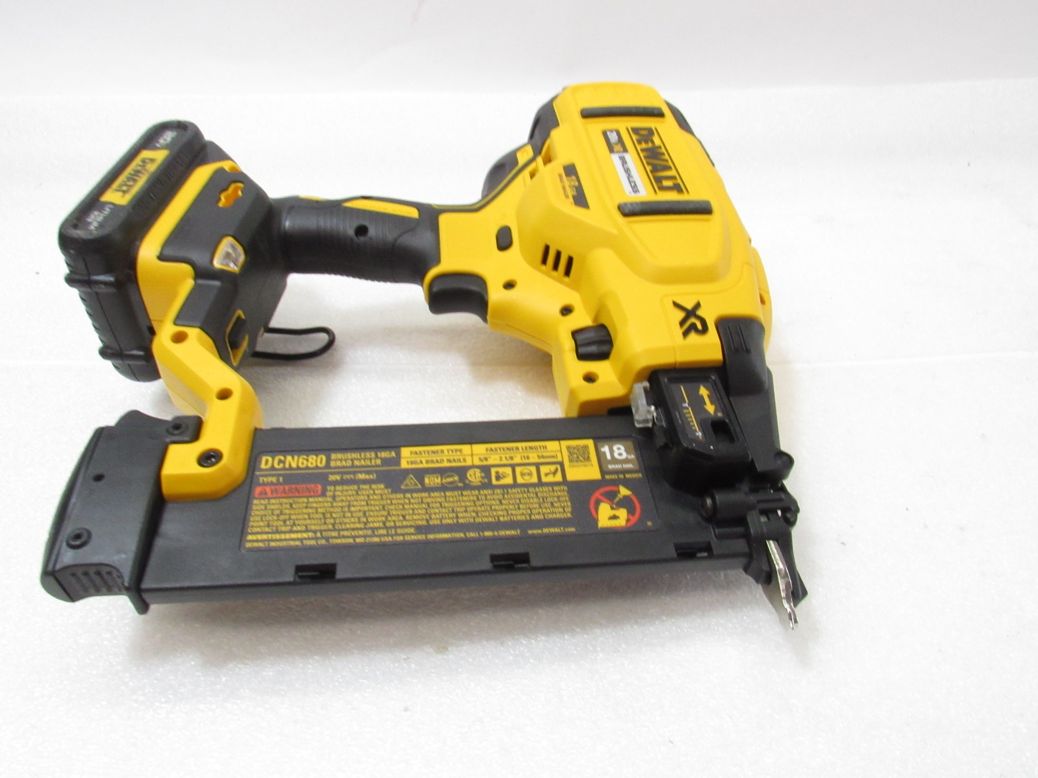 DeWalt DCN680 20V MAX XR Lithium-Ion Cordless 18-Gauge Brad Nailer
