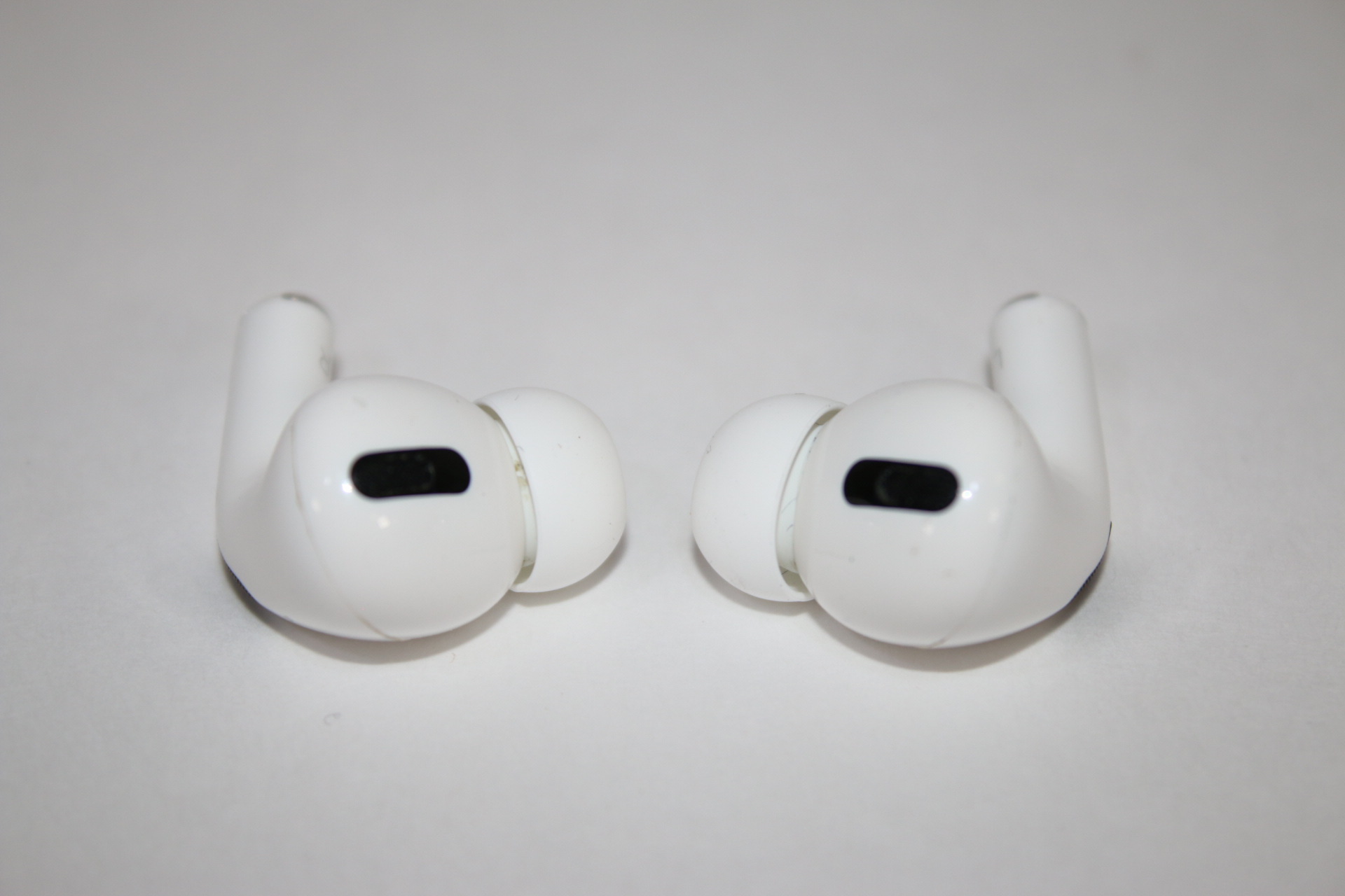 Apple AirPods Pro 2nd Gen Noise Canceling Bluetooth Earbuds A2083 ...