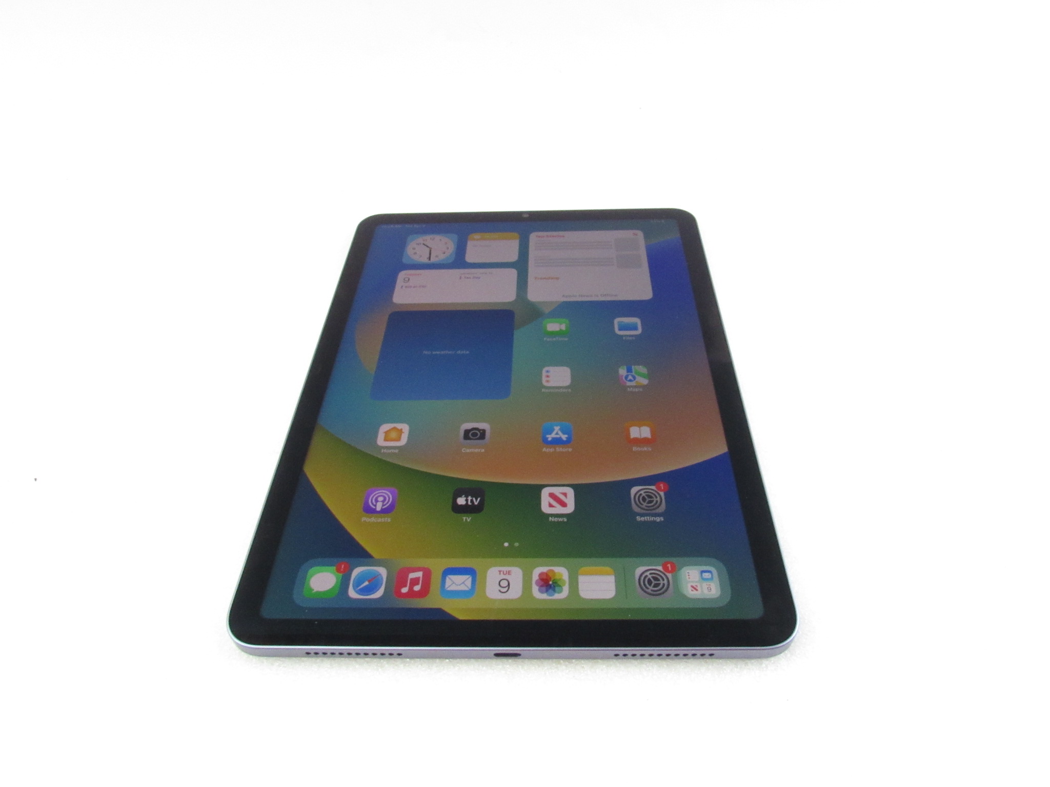 Apple iPad Air 5th Gen MME23LL/A 64GB Wi-Fi-Only 10.9" Liquid Retina Tablet