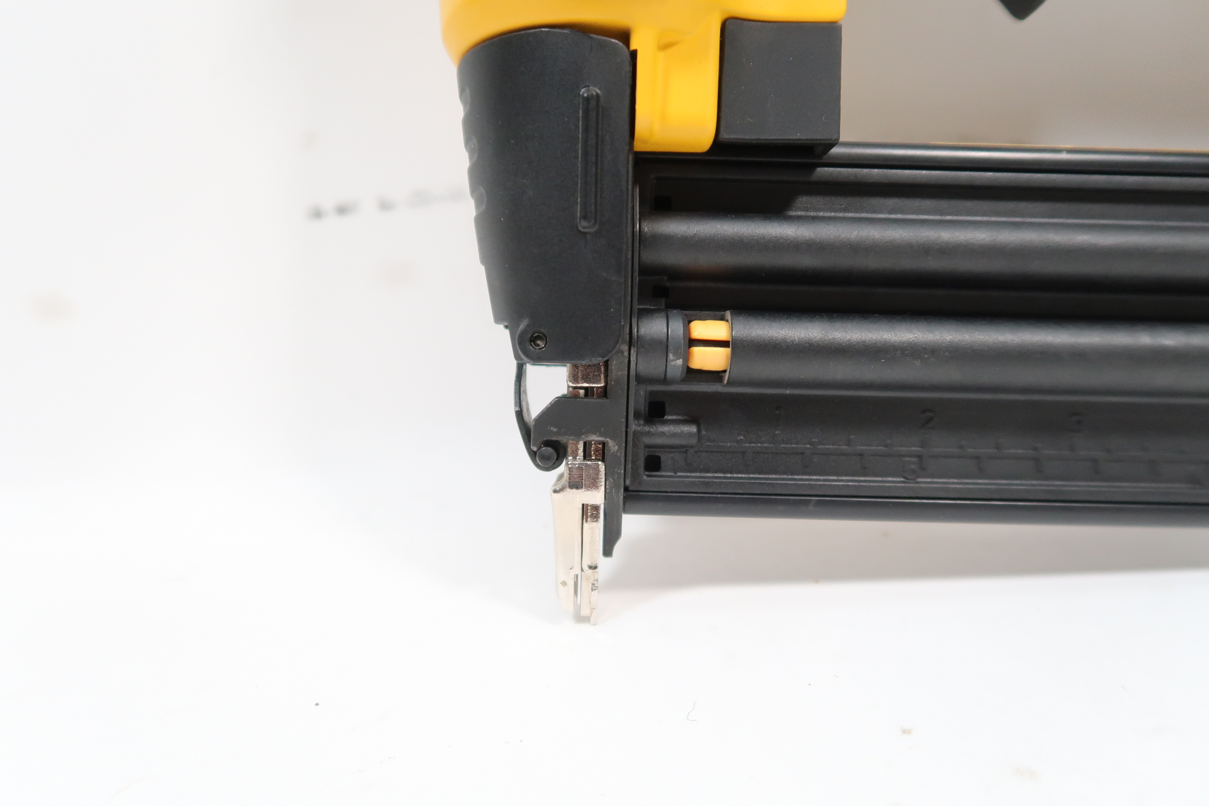DeWalt DWFP12233 18-Gauge Pneumatic Corded Brad Nailer