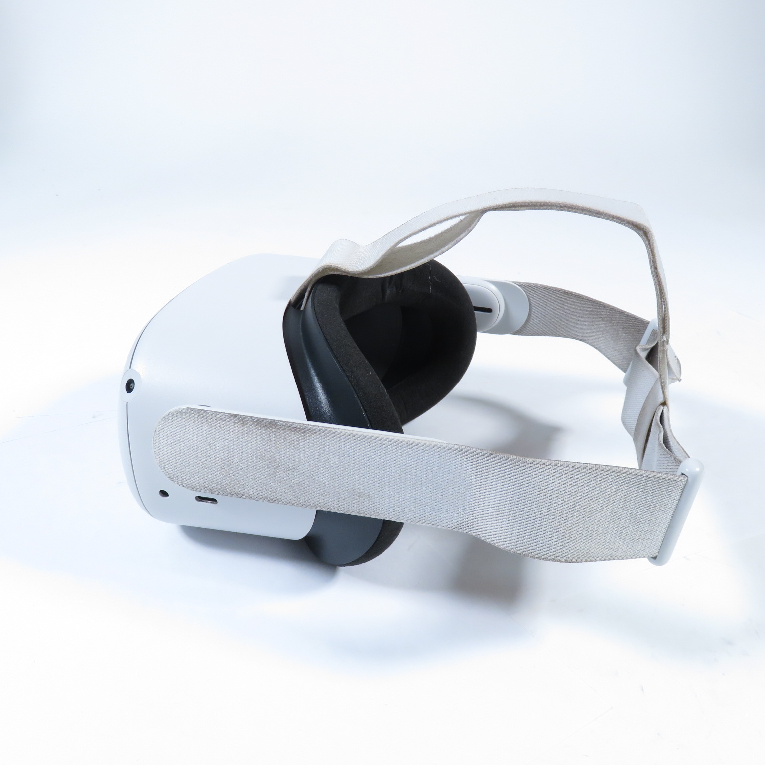 Oculus Quest 2 899-00182-02 Advanced All-in-One 128GB White VR Headset