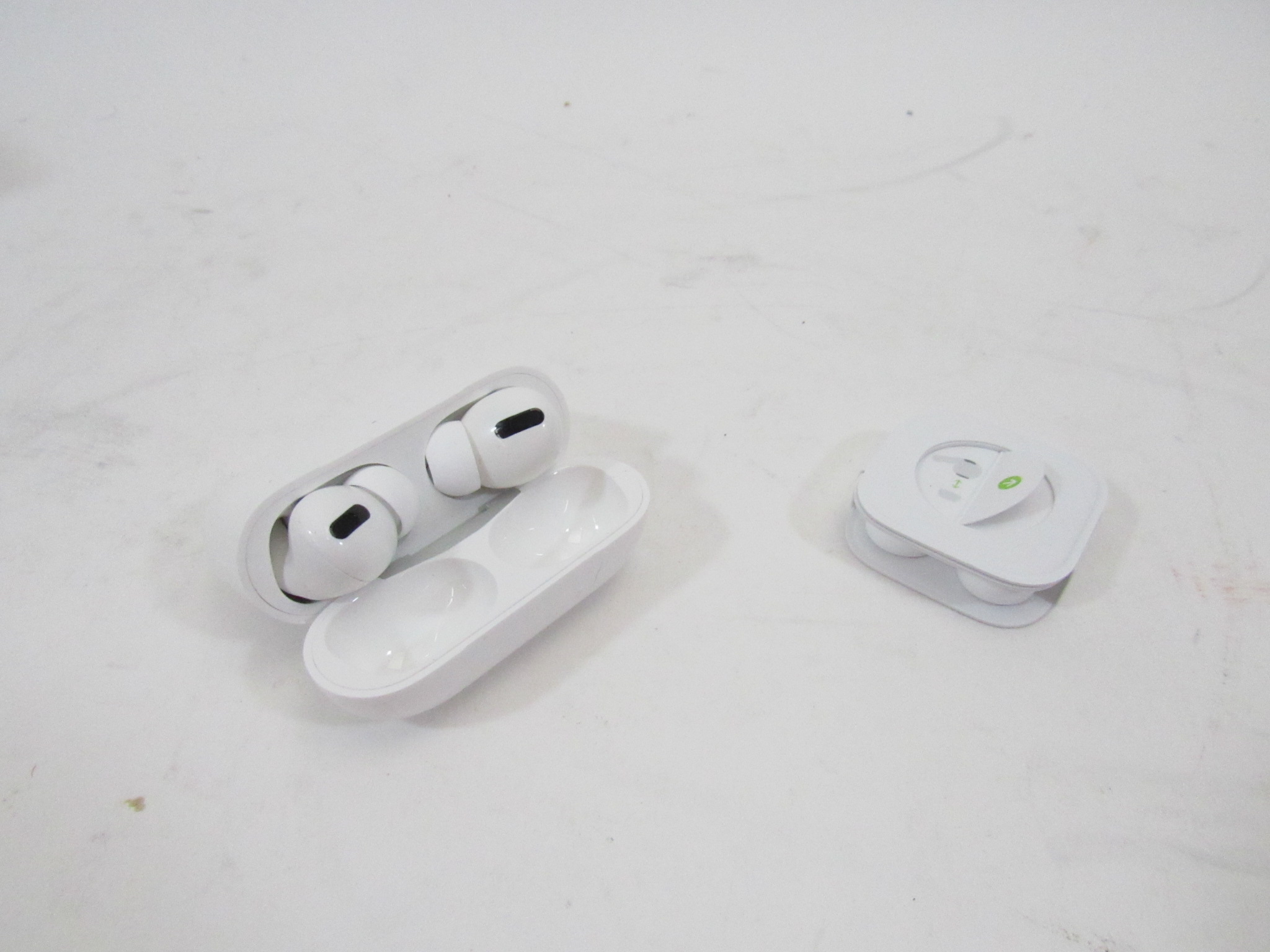 Apple AirPods Pro MLWK3AM/A A2083 Wireless Bluetooth In-Ear Earbuds