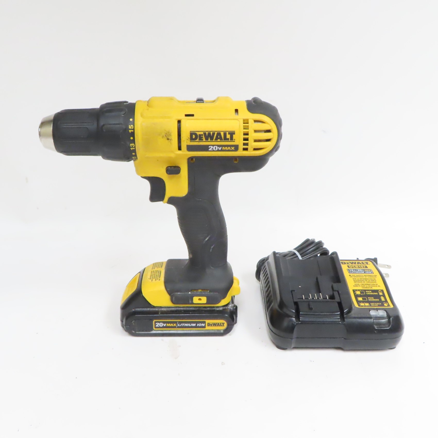 DeWalt DCD771 MAX 20V 1/2" Drive Cordless Drill/Driver Kit (9121)