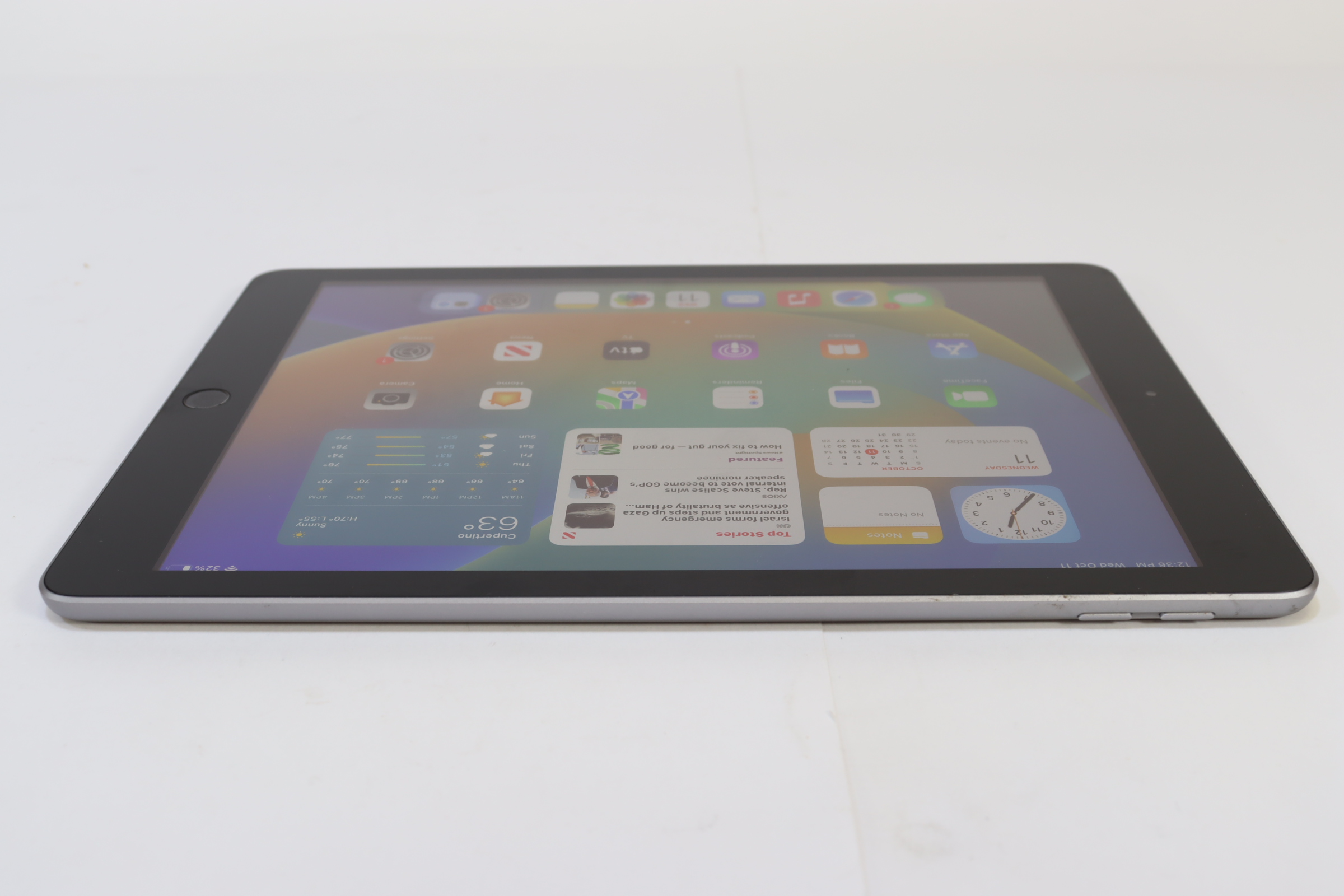 Apple iPad 5th Gen MP2G2LL/A 32GB WiFi Only - Space Gray - HLF9