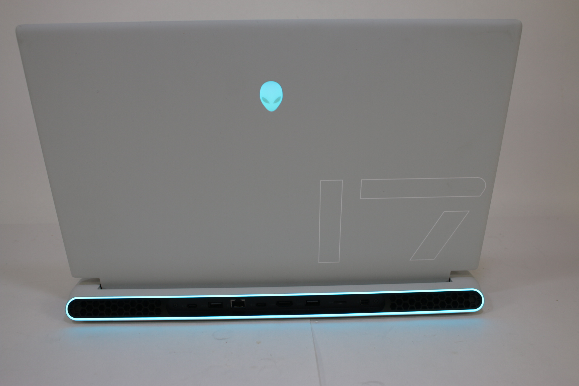 Alienware x17 R2 P48E Core i9-12900H 2.5Ghz RTX 3060 32GB RAM 1TB SSD 17.3"