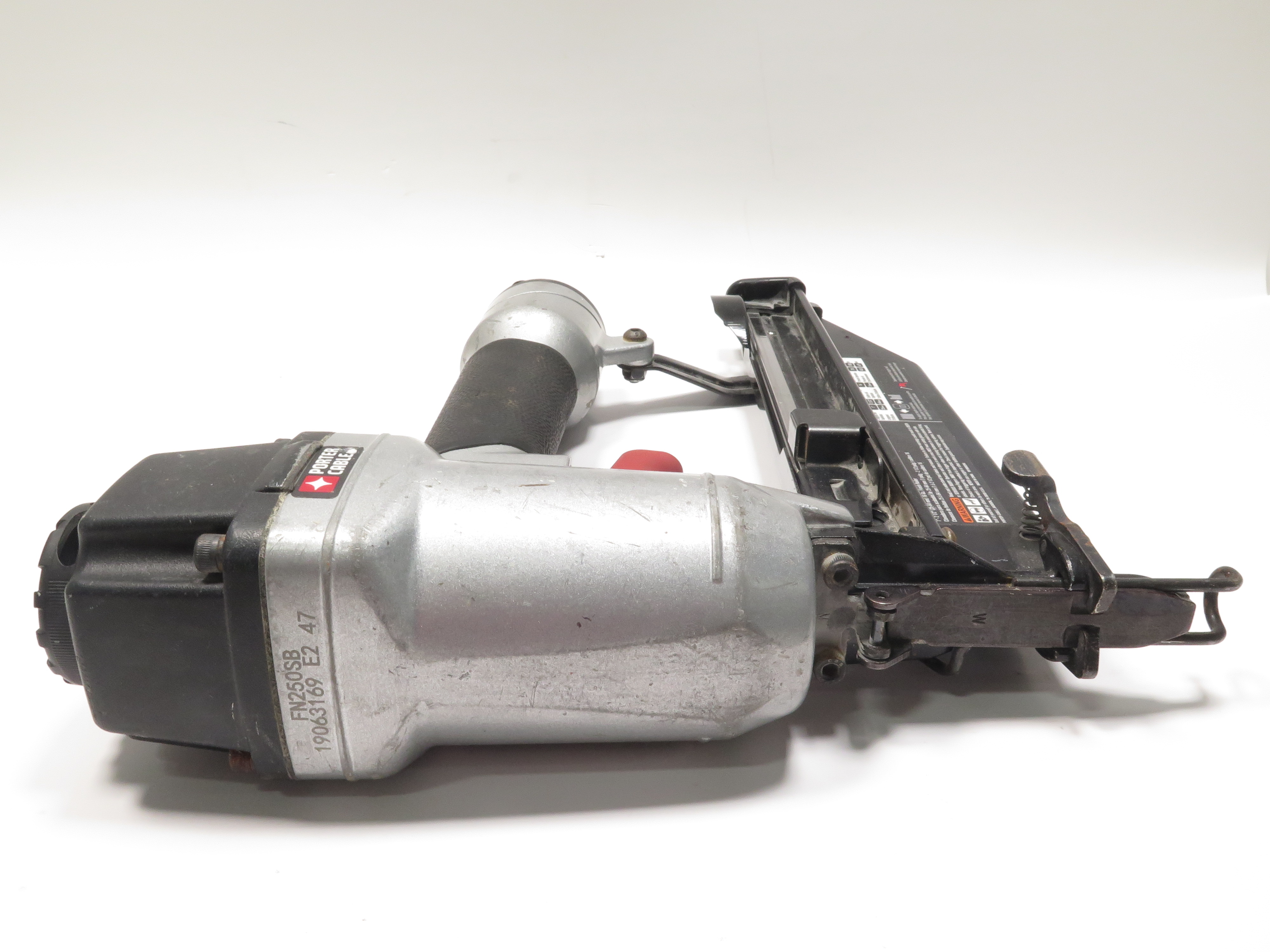 Porter Cable FN250SB Pneumatic 16-Gauge 2-1/2 in. Nailer Kit 0611