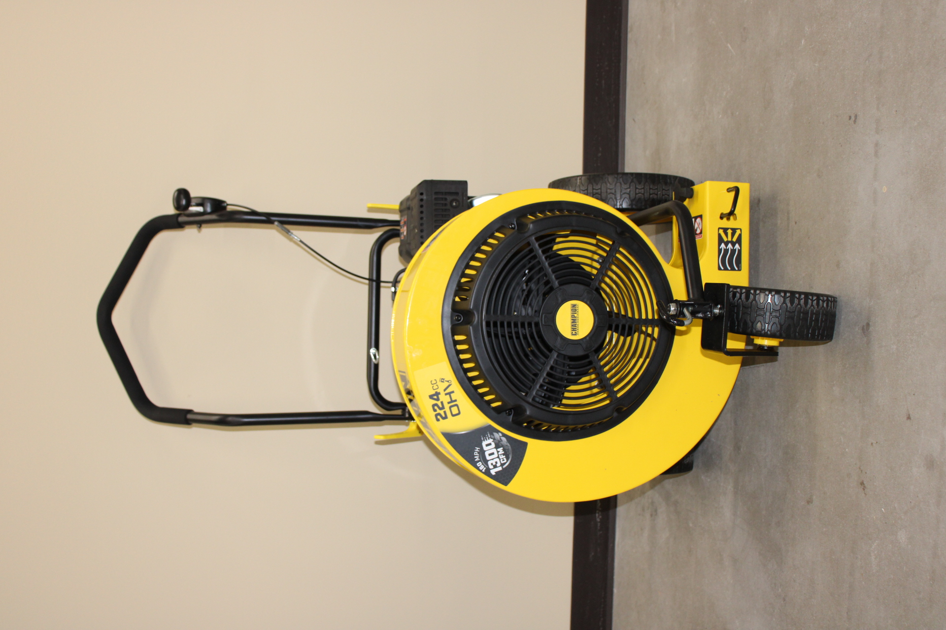 Champion 200947 160 MPH 1300 CFM 224cc Walk-Behind Gas Powered Leaf Blower