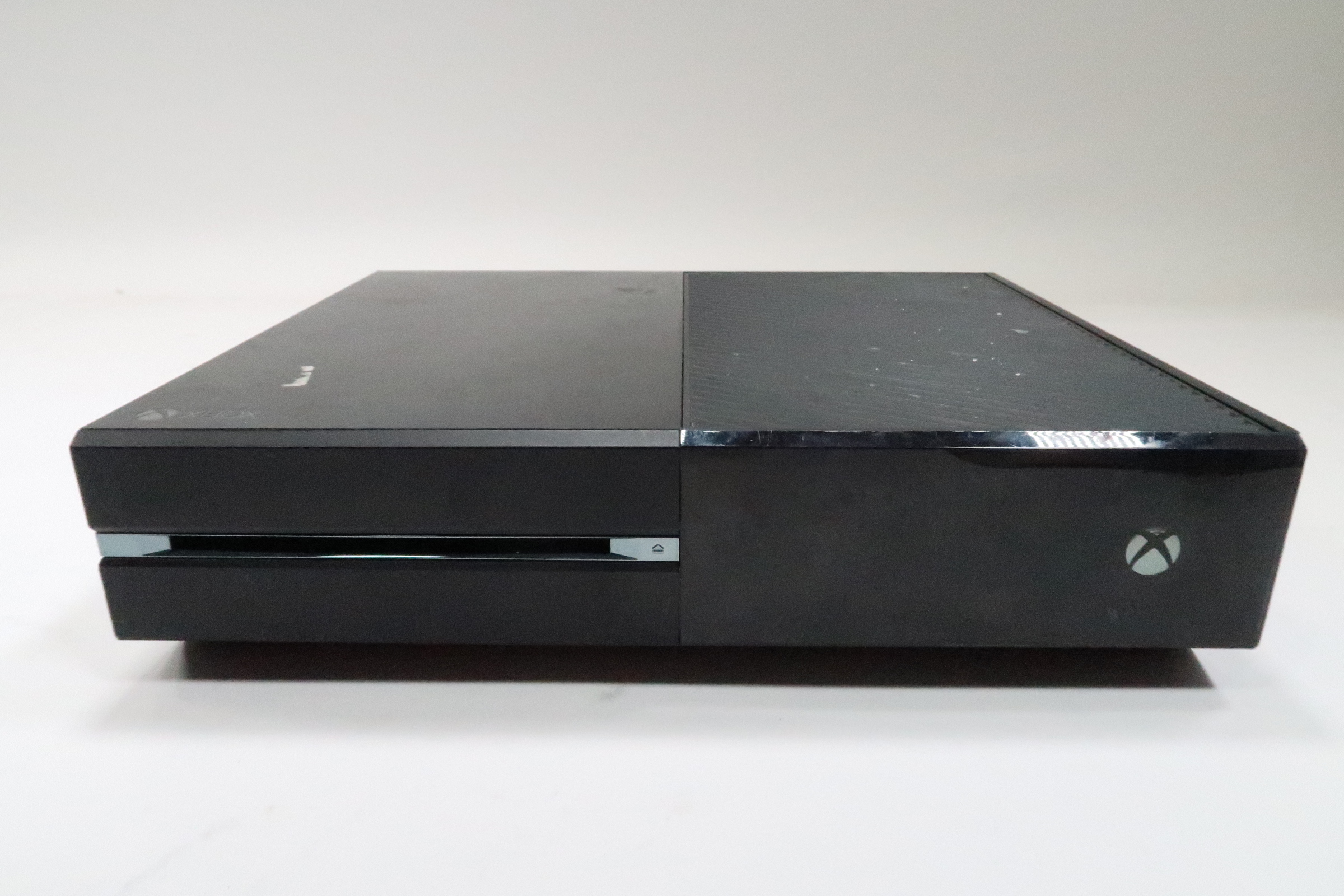 Microsoft 1540 Xbox One Original 500GB Video Game Console 4847