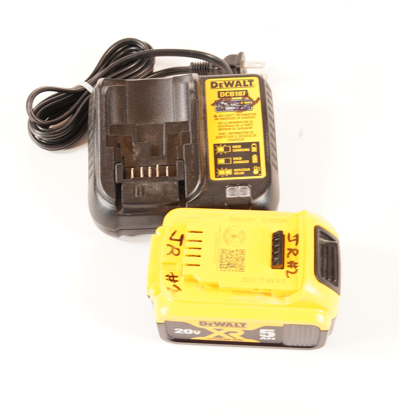 DEWALT DCB205 20-Volt MAX XR Premium Lithium-Ion 5.0Ah Battery Pack