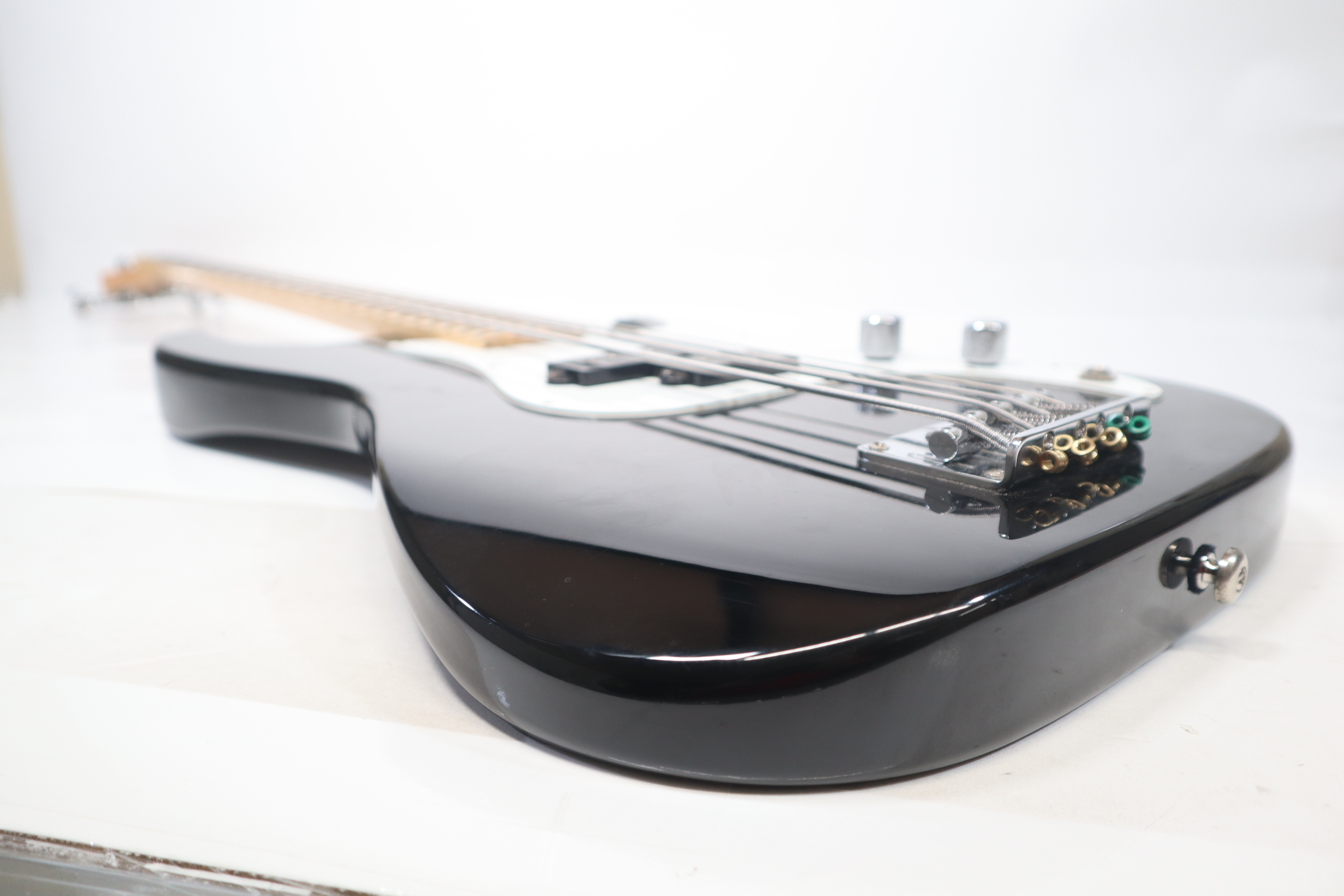 Corsair Samick Greg Bennett Design Black & White 4-String Electric Bass ...