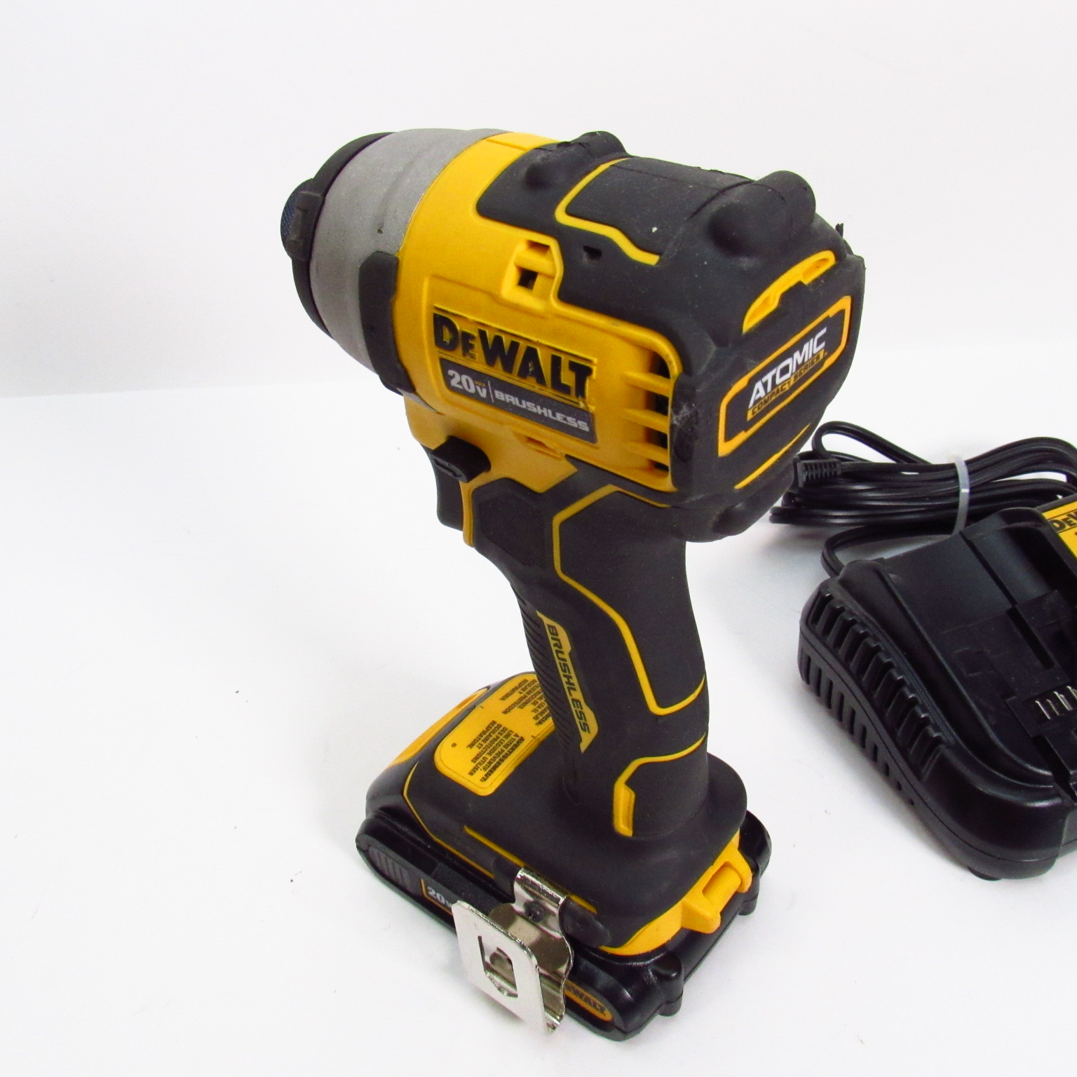 DeWalt DCF809 20V 1/2'' Drive Cordless Impact Driver Kit