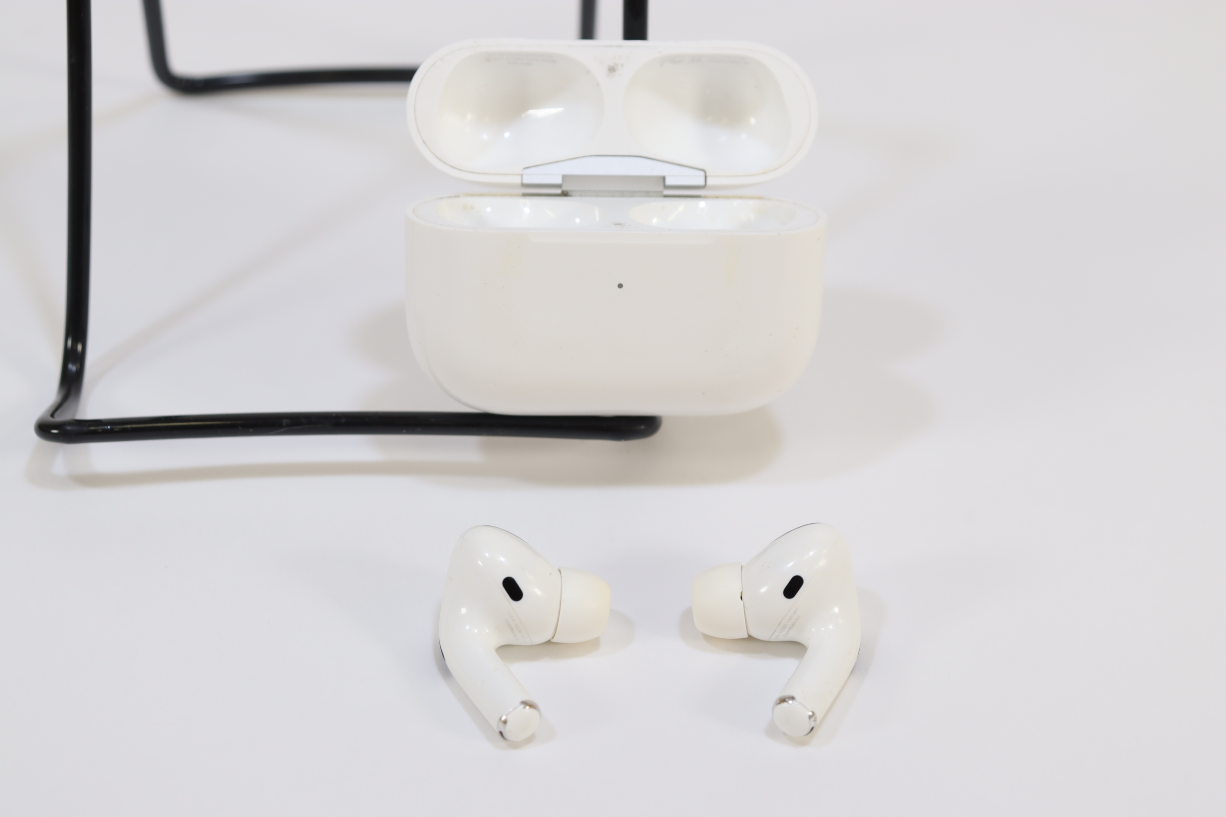 Apple AirPods Pro MLWK3AM/A MagSafe Wireless Bluetooth Headphones