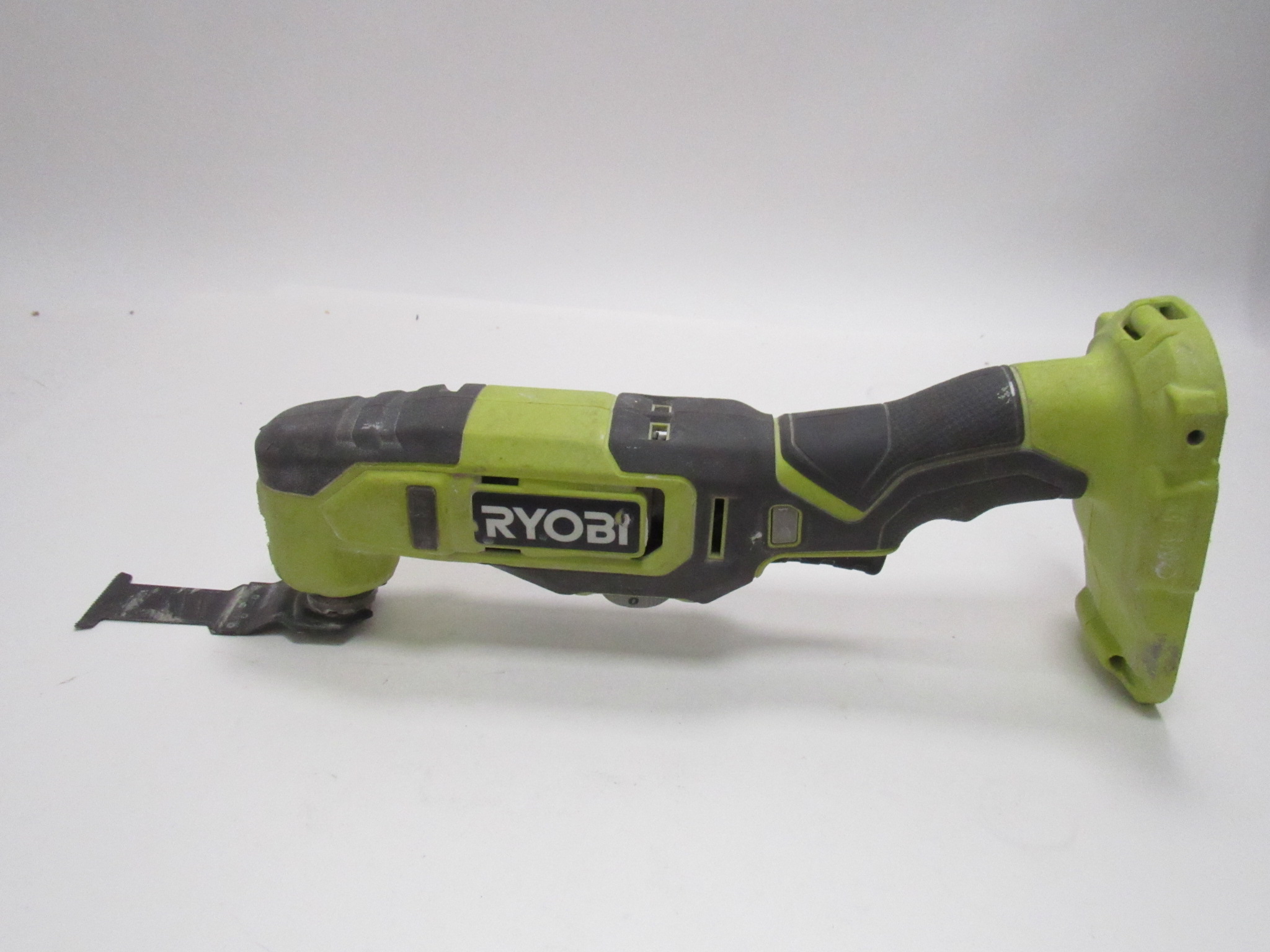 Ryobi PCL430 ONE+ 18-Volt Lithium-Ion Compact Cordless Multi-Tool