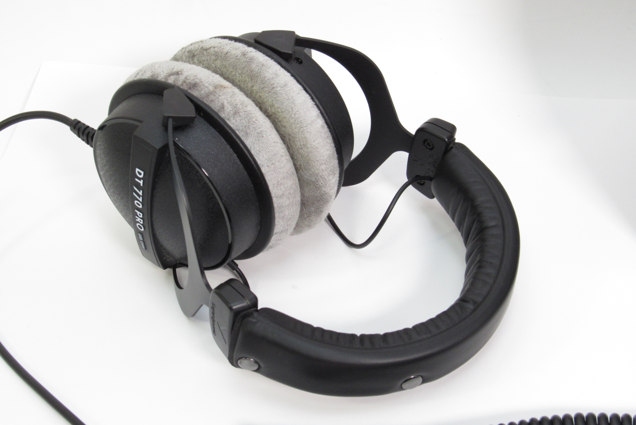 Beyerdynamic DT 770 Pro 250-Ohms Wired Over-Ear Studio Mixing ...