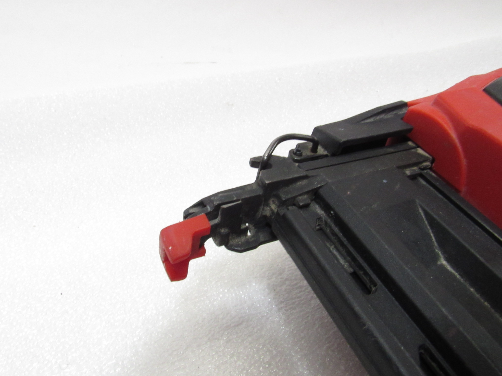 Milwaukee 2746-20 M18 18-Volt Brushless Cordless Gen II 18-Gauge Brad ...