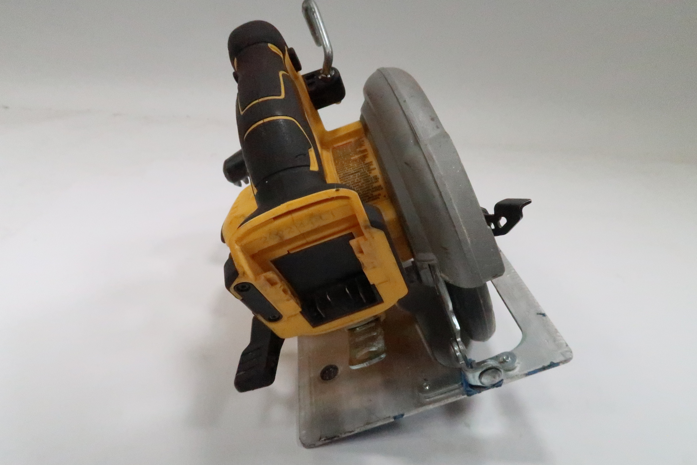 DeWalt DCS573 20V Cordless Brushless 7-1/4" Sidewinder Style Circular ...