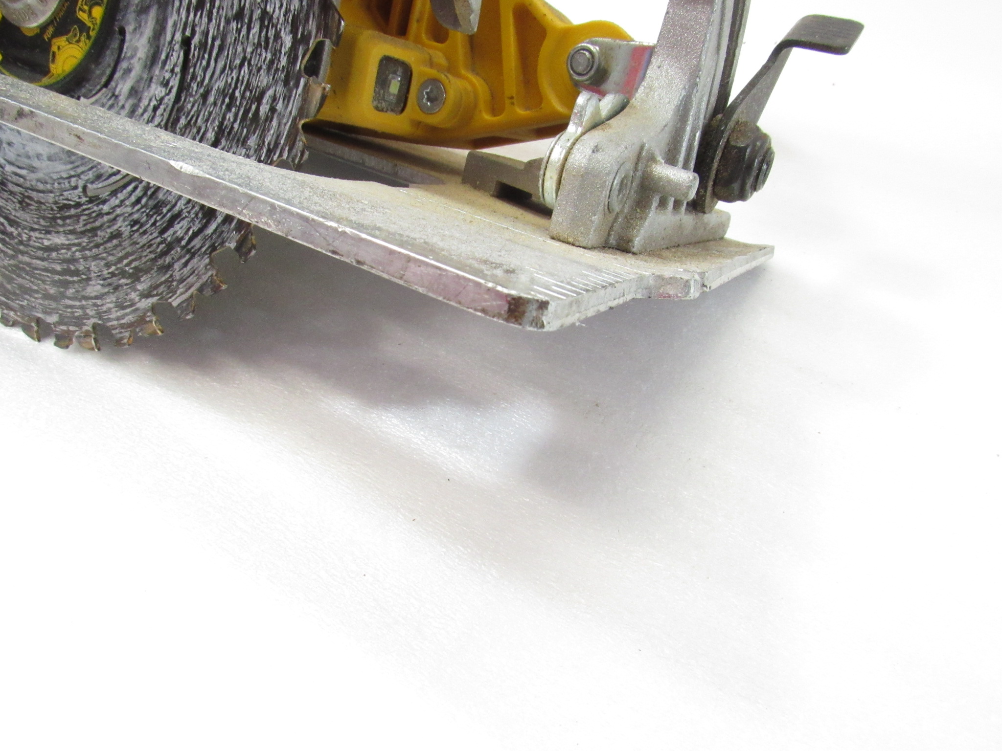 DeWalt DCS573 20V MAX Cordless Brushless 7-1/4" Circular Saw