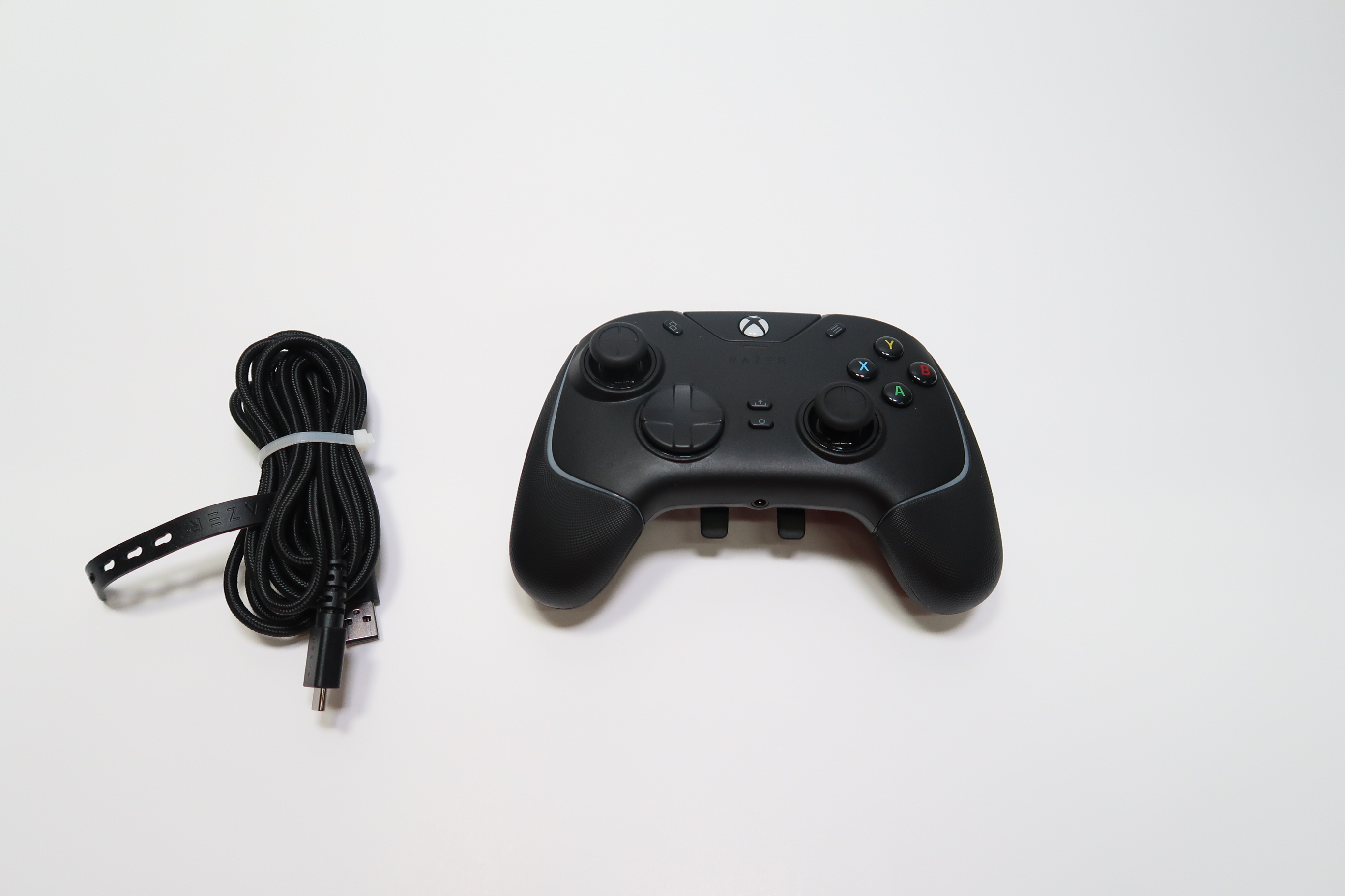 Razer Wolverine V2 Chrome RZ06-0401 for PS5 / PC Wireless Gaming ...