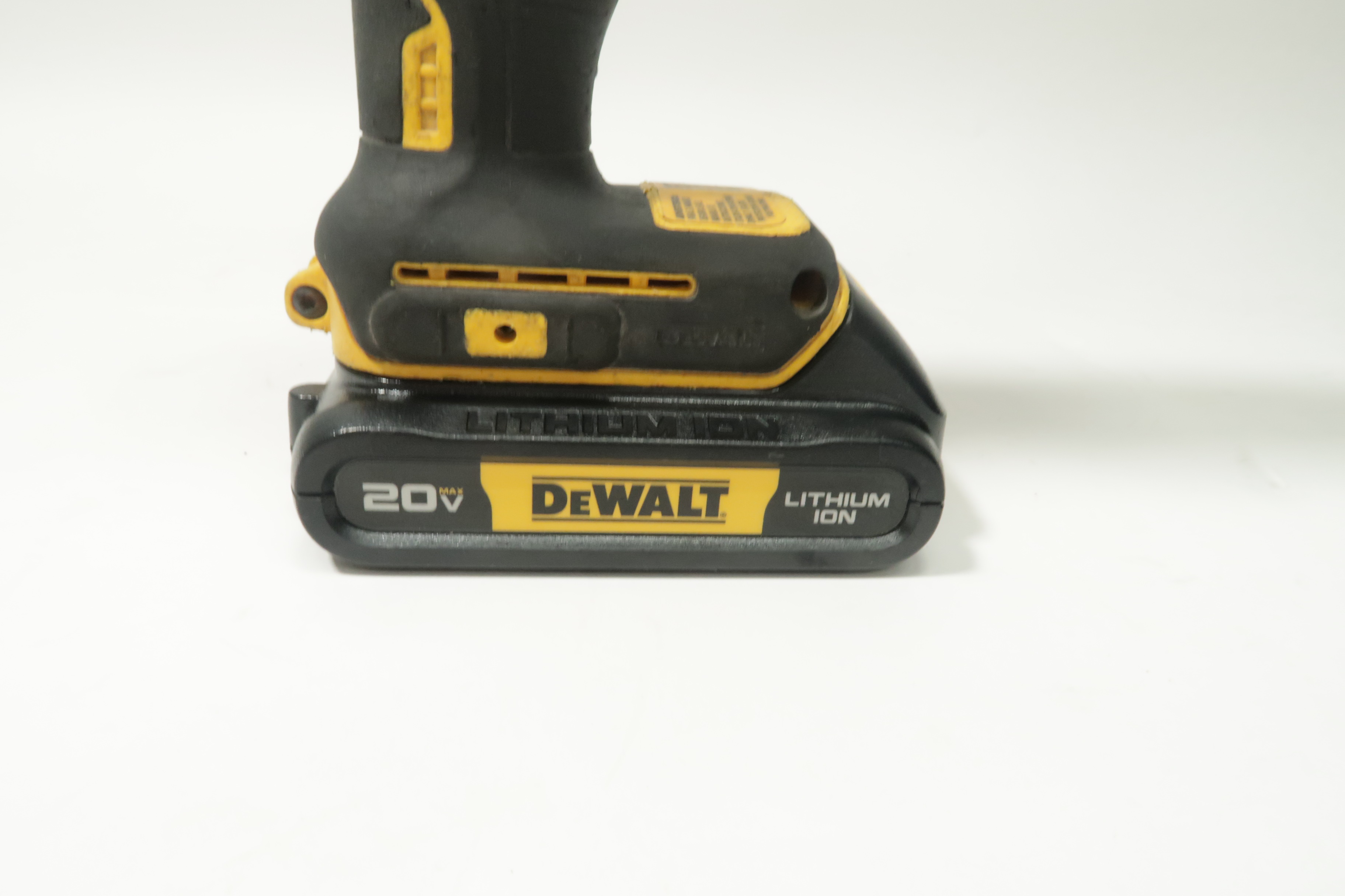 DeWalt DCD777 20V MAX 1/2" Brushless Lithium-Ion Cordless Drill Driver 0071