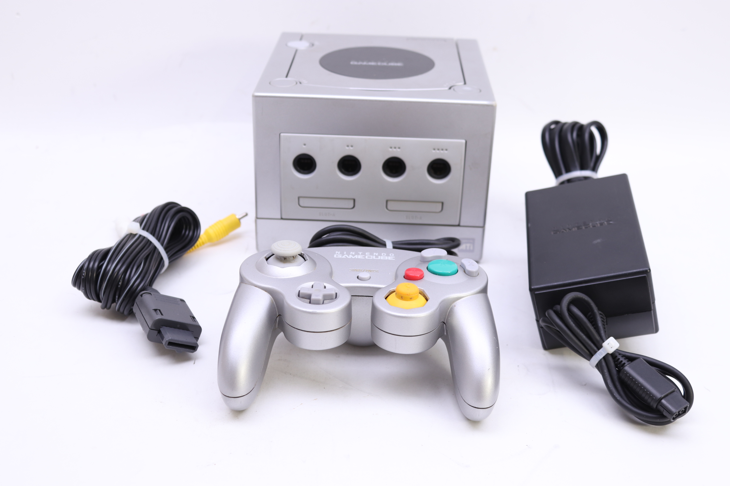 Nintendo GameCube DOL-001 480P Resolution Home Video Game Console - 8233