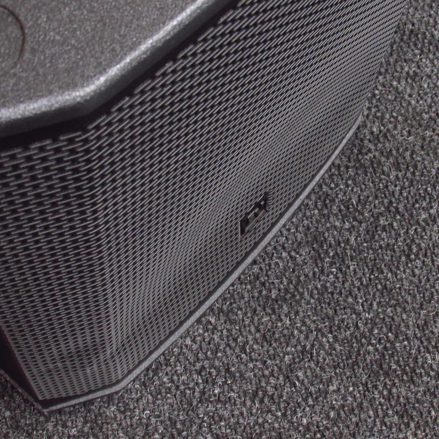 Electro-Voice ELX200-18SP-US 1200W Powered 18'' Subwoofer - 9075 Pick-Up Only