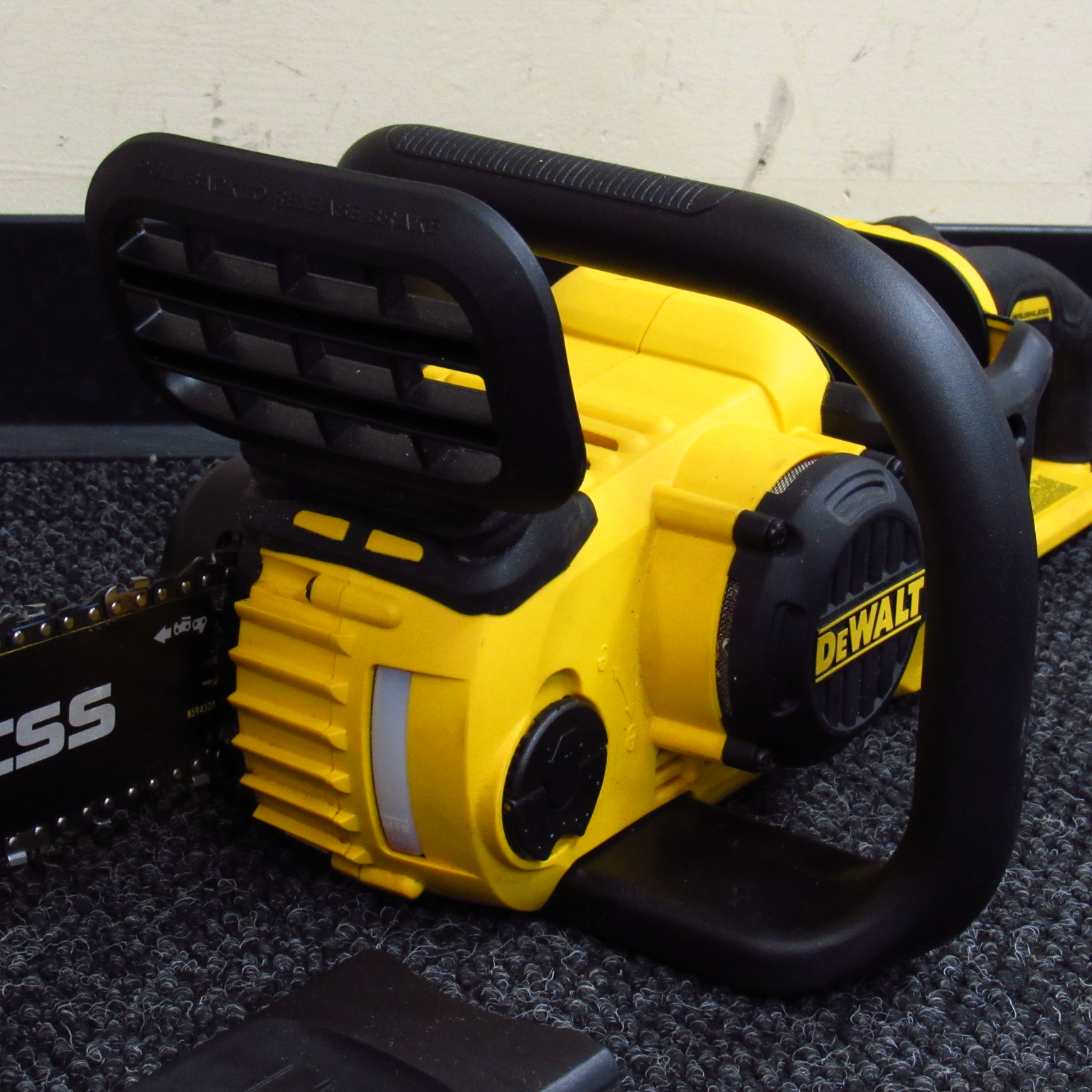 DeWalt DCCS670 60V Max Brushless 16'' Chainsaw - Local Pick-Up Only