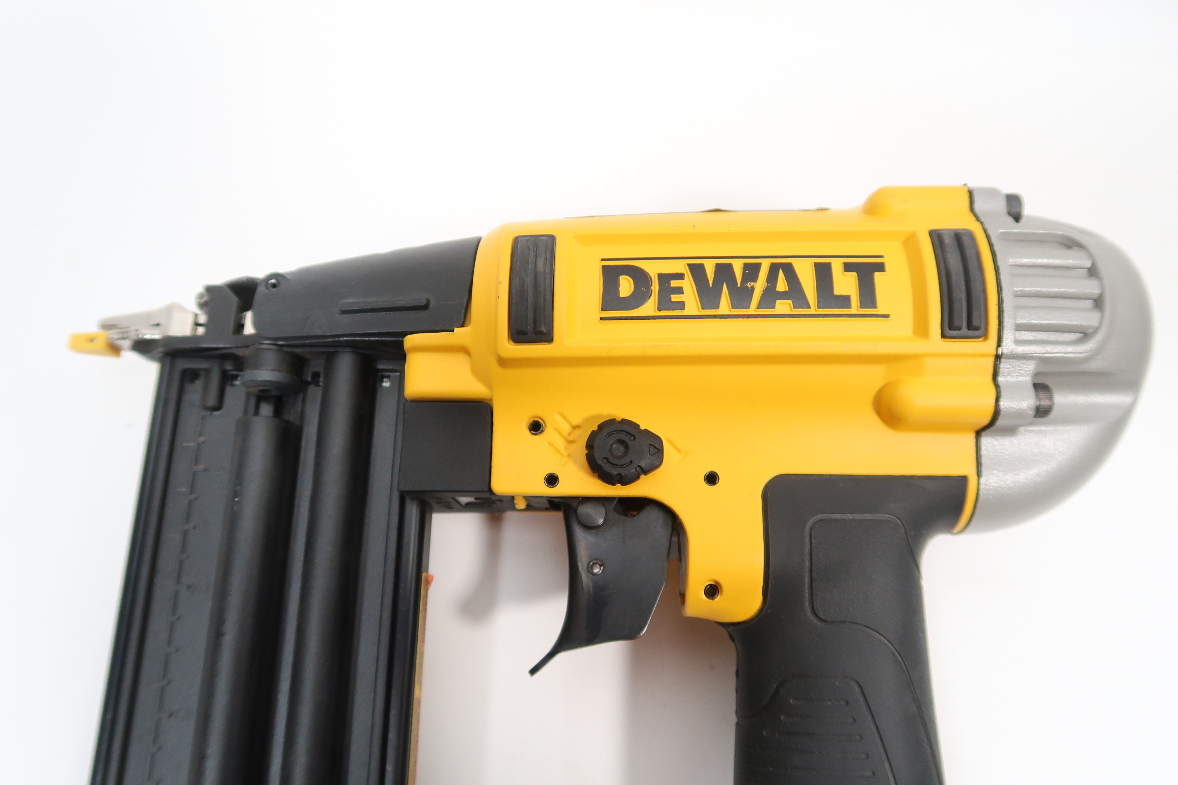 DeWalt DWFP12233 18-Gauge Pneumatic Corded Brad Nailer