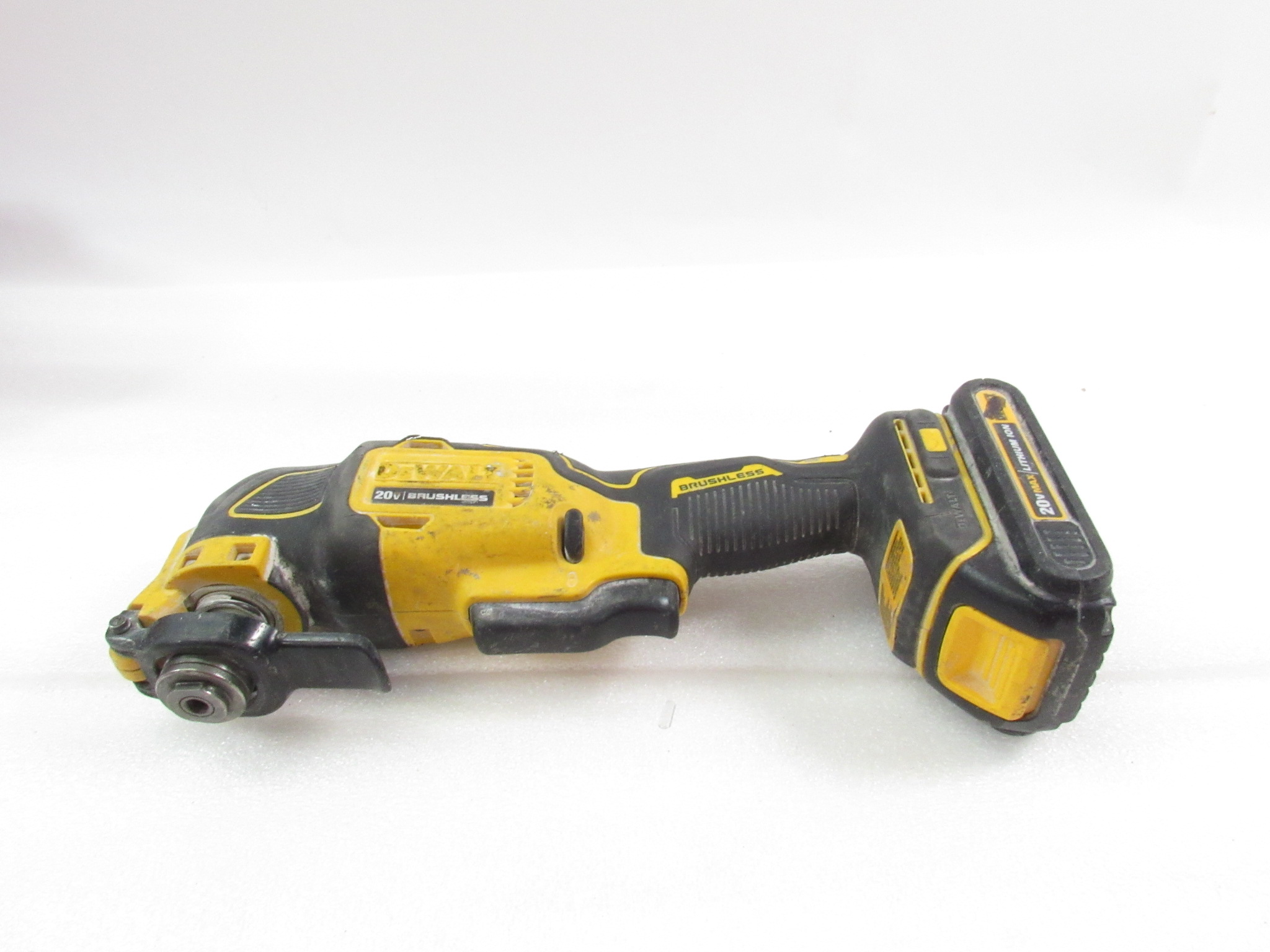 DEWALT DCS354 ATOMIC 20-Volt MAX Cordless Brushless Oscillating Multi-Tool