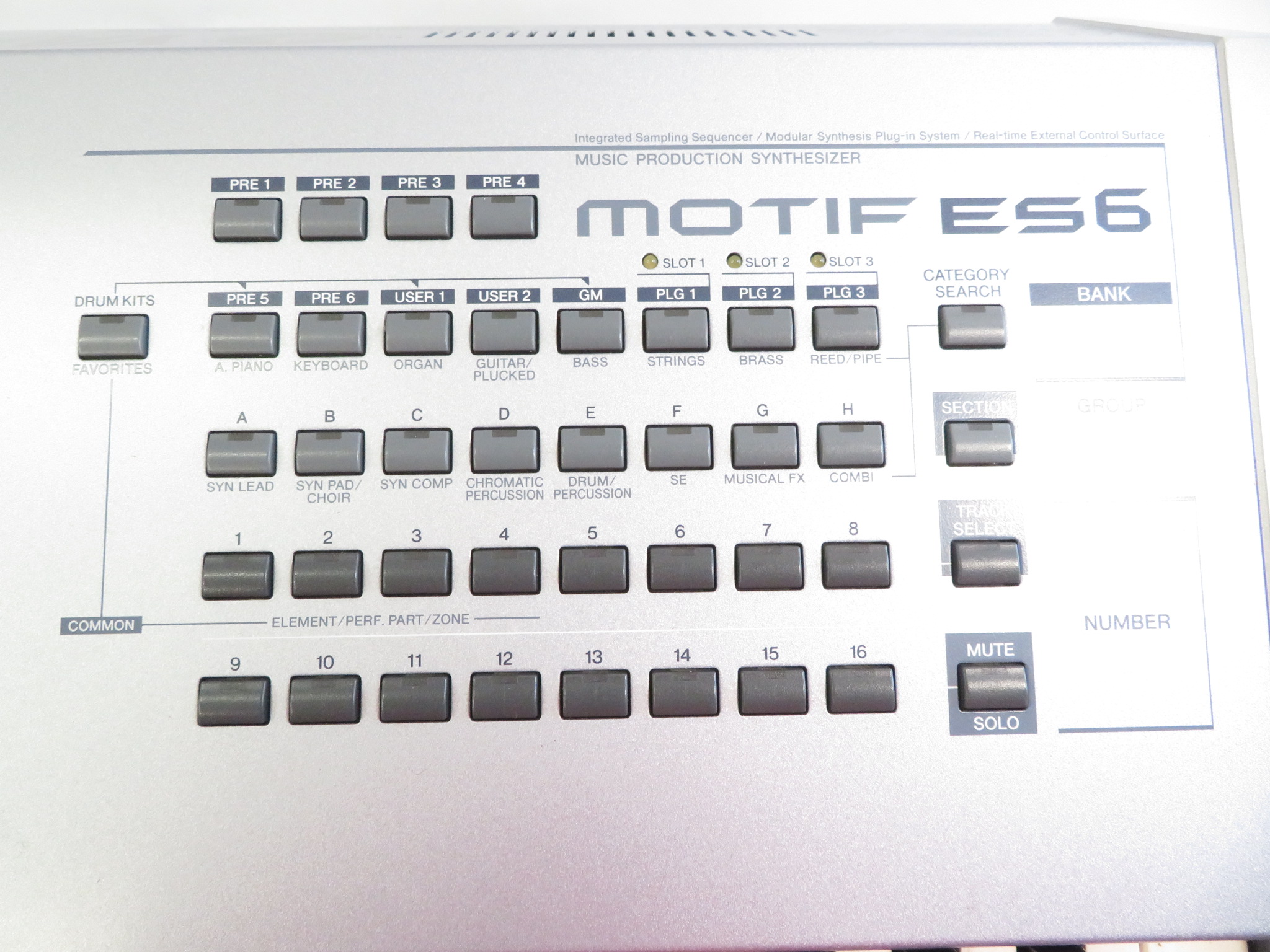 Yamaha MOTIF ES6 61-Key Music Production Synthesizer Keyboard