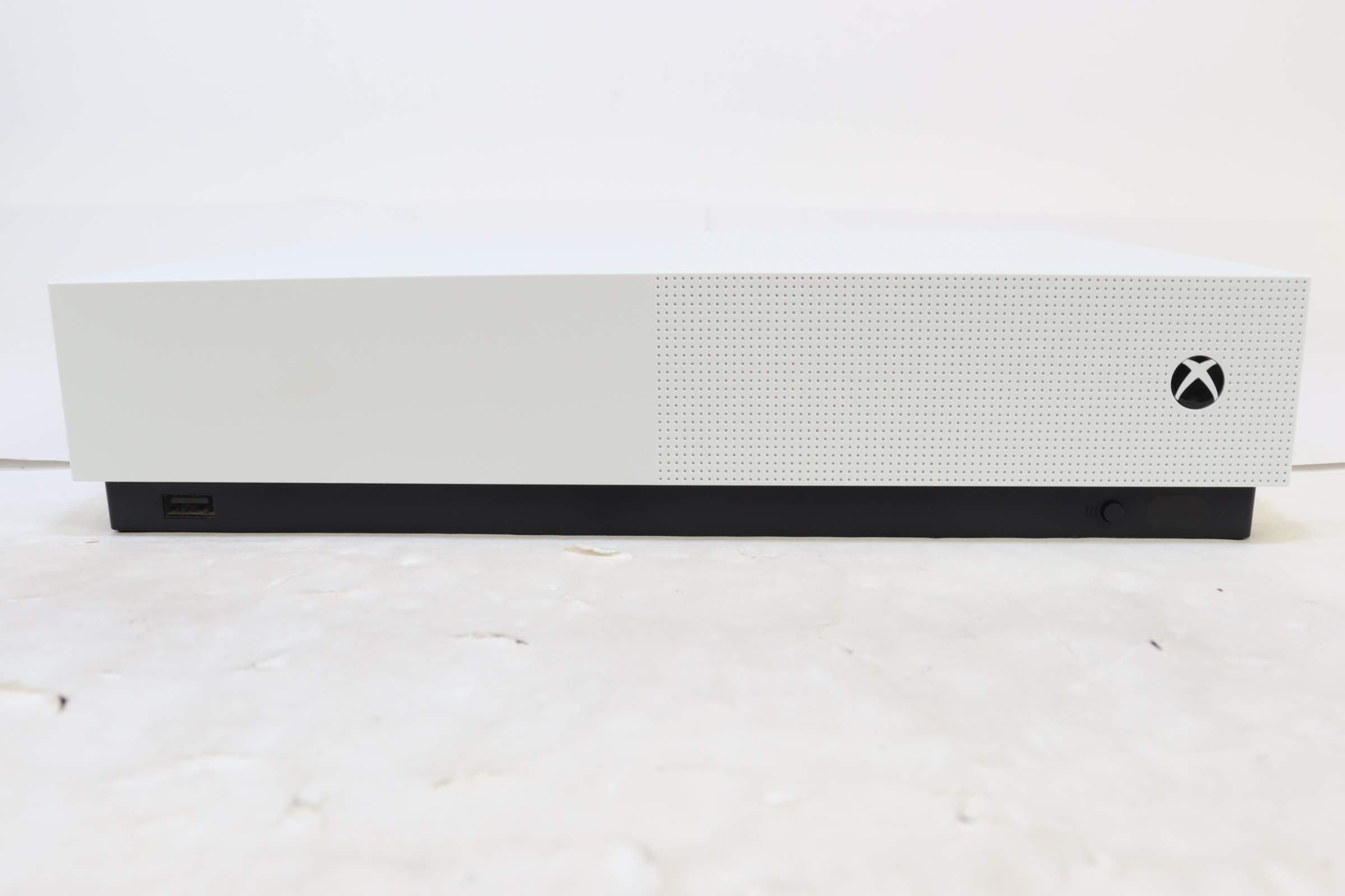 Microsoft Xbox One S All-Digital Edition 1681 1TB Video Game Console - 3816