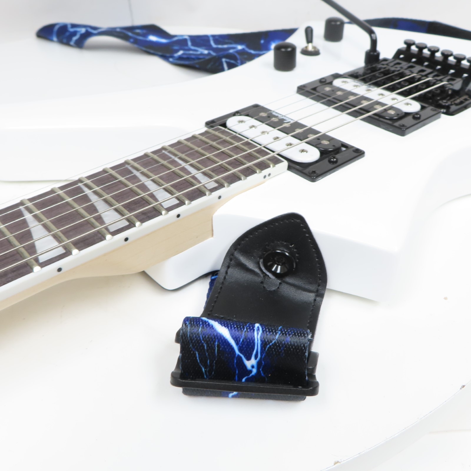 Jackson JS32 JS Series Kelly 6-String Solid Body Electric Guitar - Snow ...