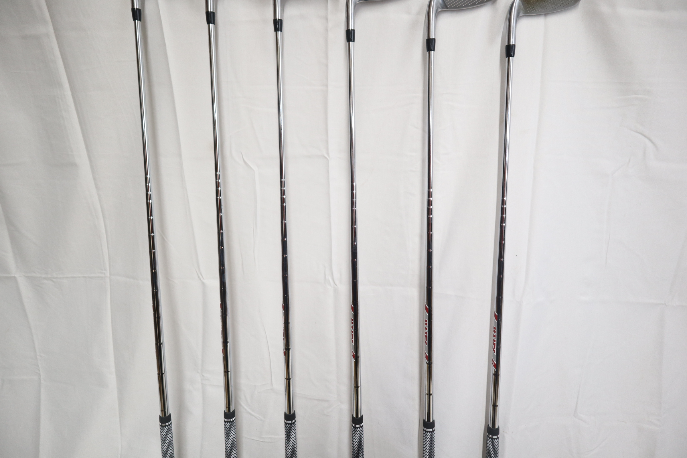 Titleist T-Series T300 6-Pc Irons & Wedge Clubs / True Temper AMT S300 Red Shaft