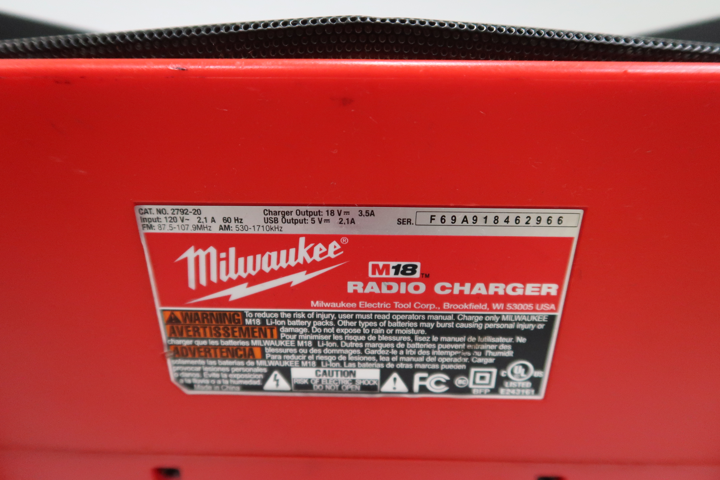 Milwaukee 2792-20 M18 Lithium-Ion Cordless Jobsite Radio/Charger 6074