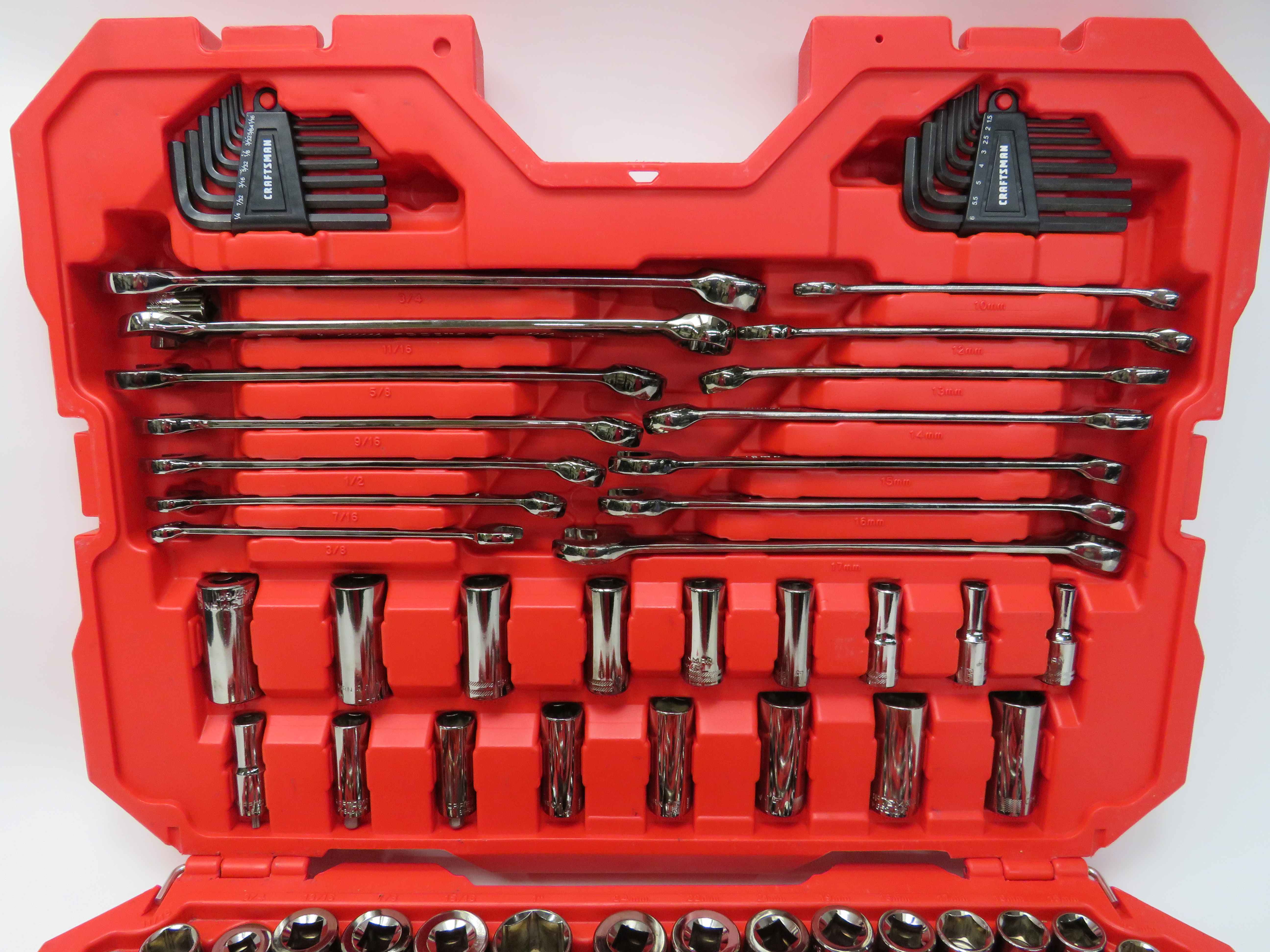 Craftsman 150 Piece SAE/Metric Tool / Socket Set CMMT12035