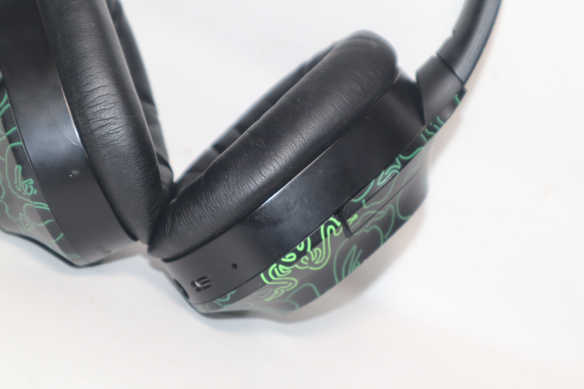 Razer x A Bathing Ape Opus RZ04-024901 THX Noise Cancelling Bluetooth ...