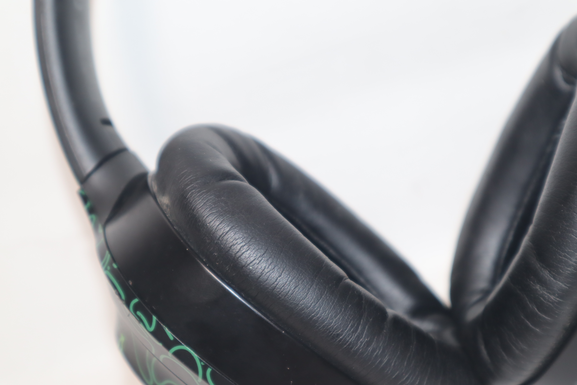 Razer x A Bathing Ape Opus RZ04-024901 THX Noise Cancelling Bluetooth ...