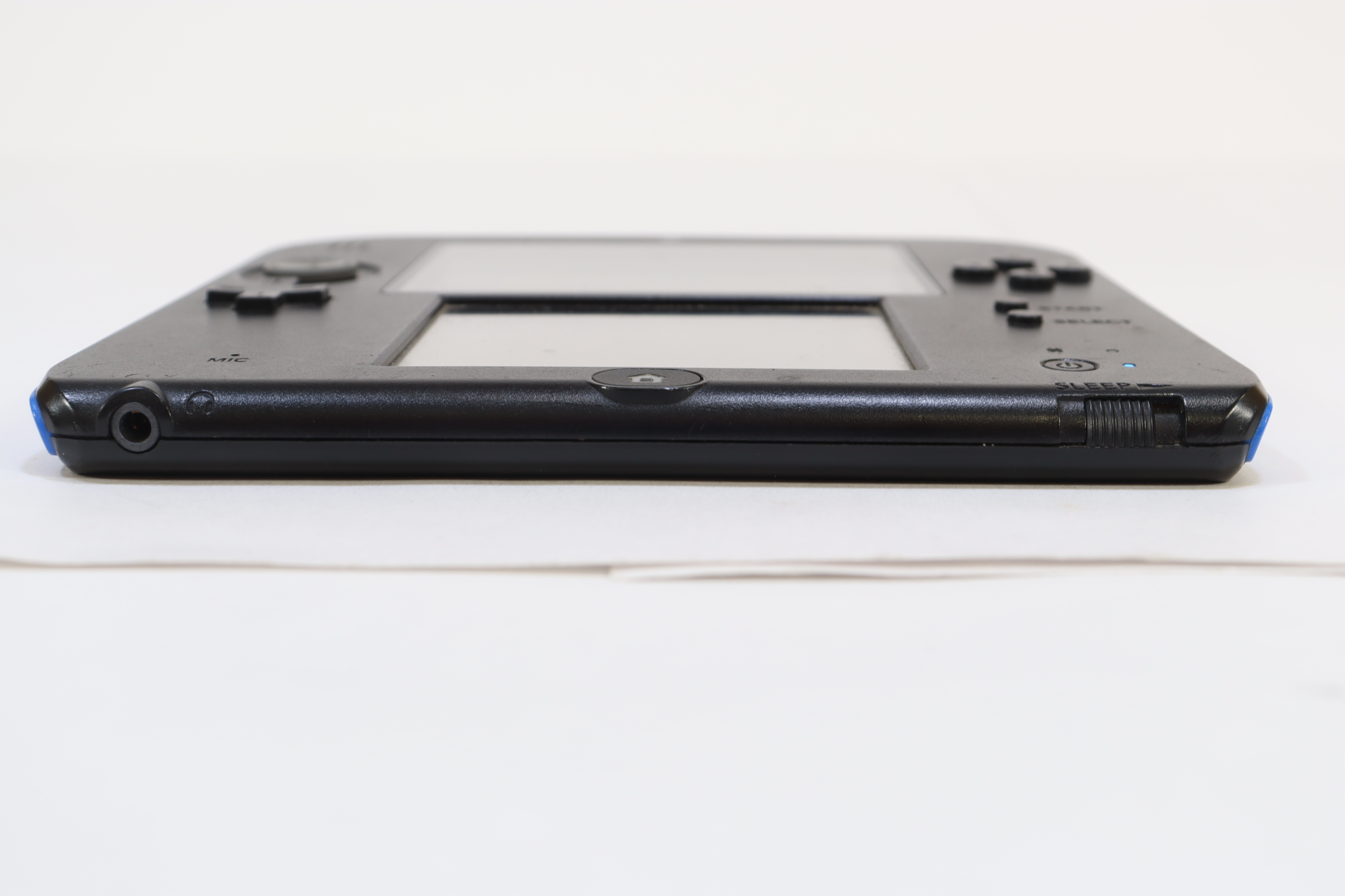 Nintendo 2DS FTR-001 Dual Screen 2D Handheld Video Game Console