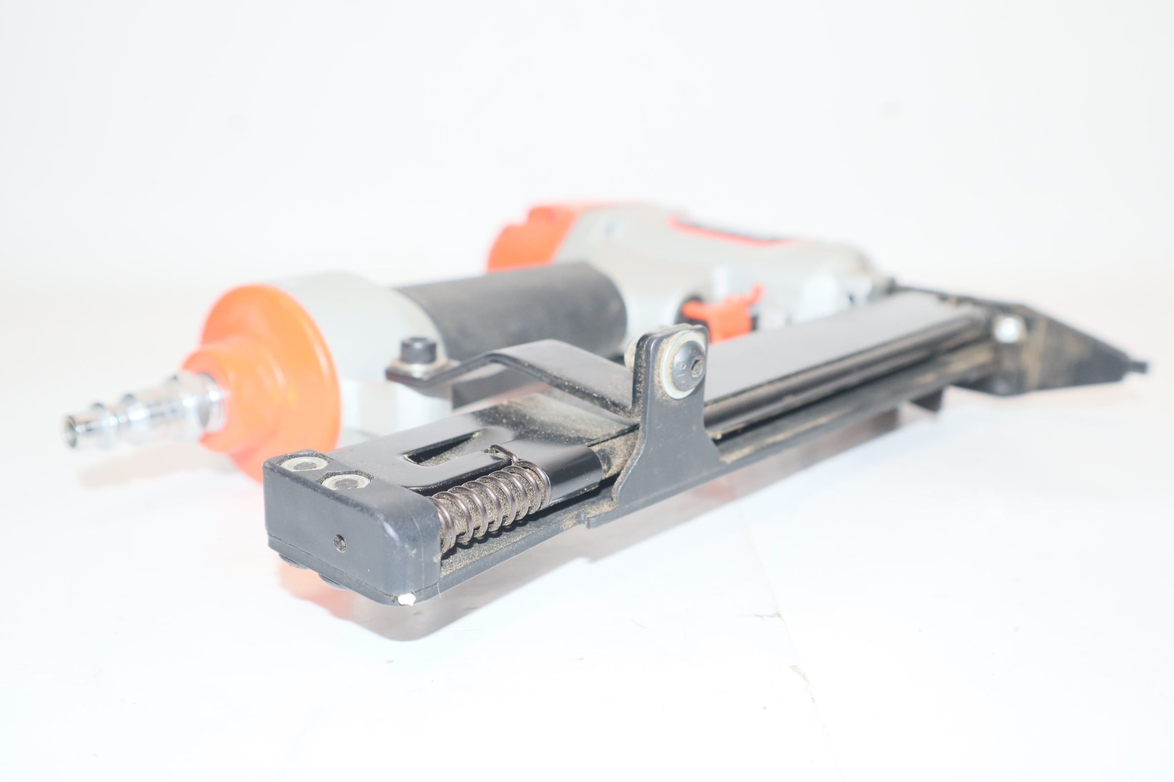 Paslode Lite Line N18-125 Pneumatic 1/1/4" Narrow Soffit Stapler 0585