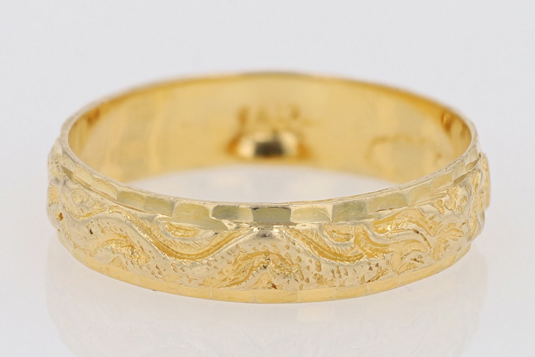 4.6mm Diamond Cut & Textured Statement Ring 18k Yellow Gold 2.87 Grams ...