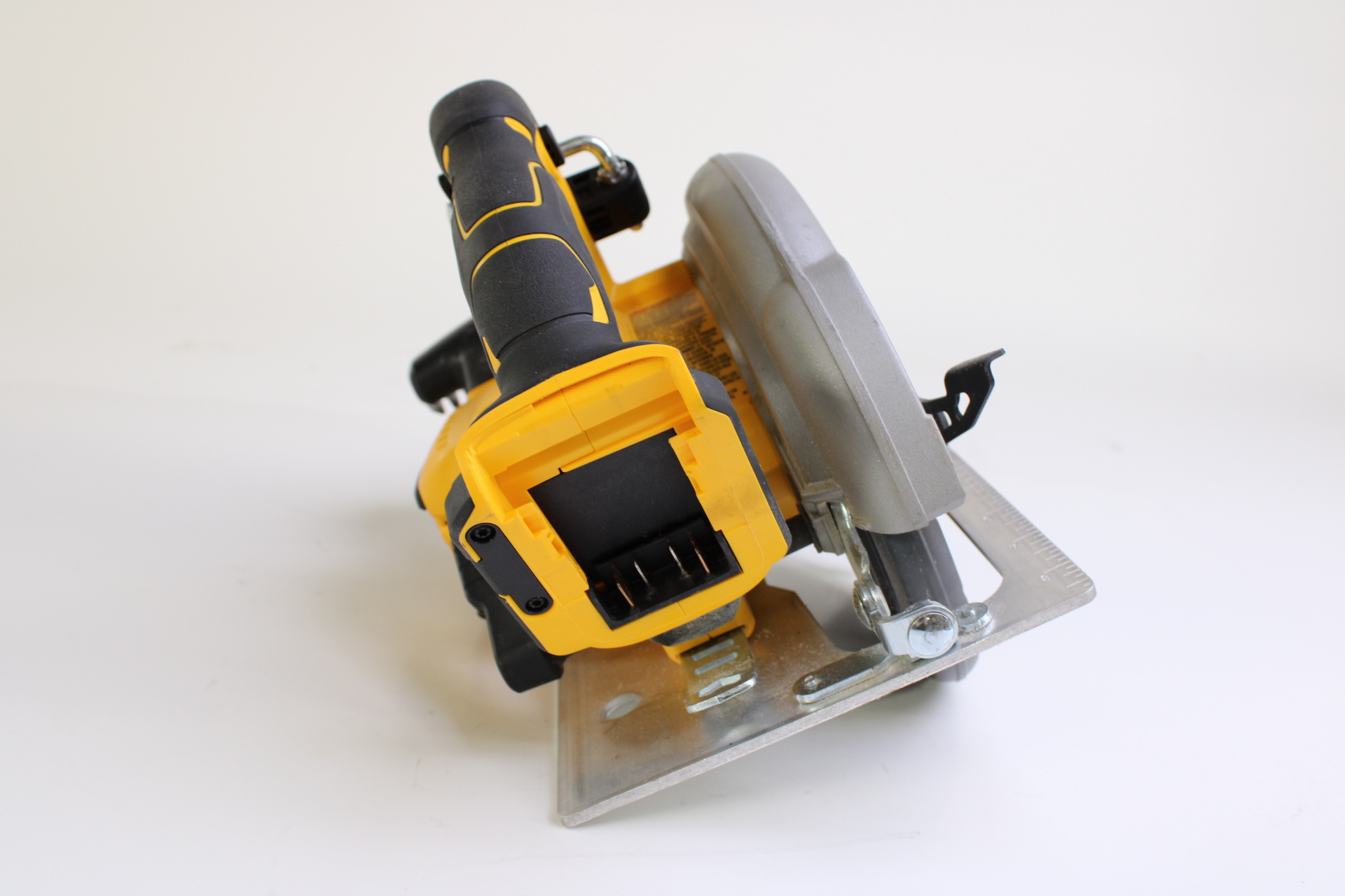 DeWalt DCS573 20V MAX Cordless Brushless 7-1/4" Cordless Circular Saw