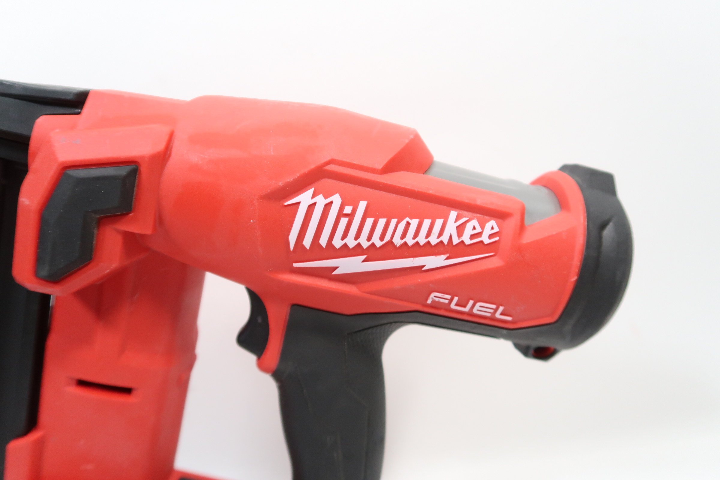 Milwaukee 2746-20 18V Li-Ion Brushless Cordless Gen II 18-Gauge Brad Nailer