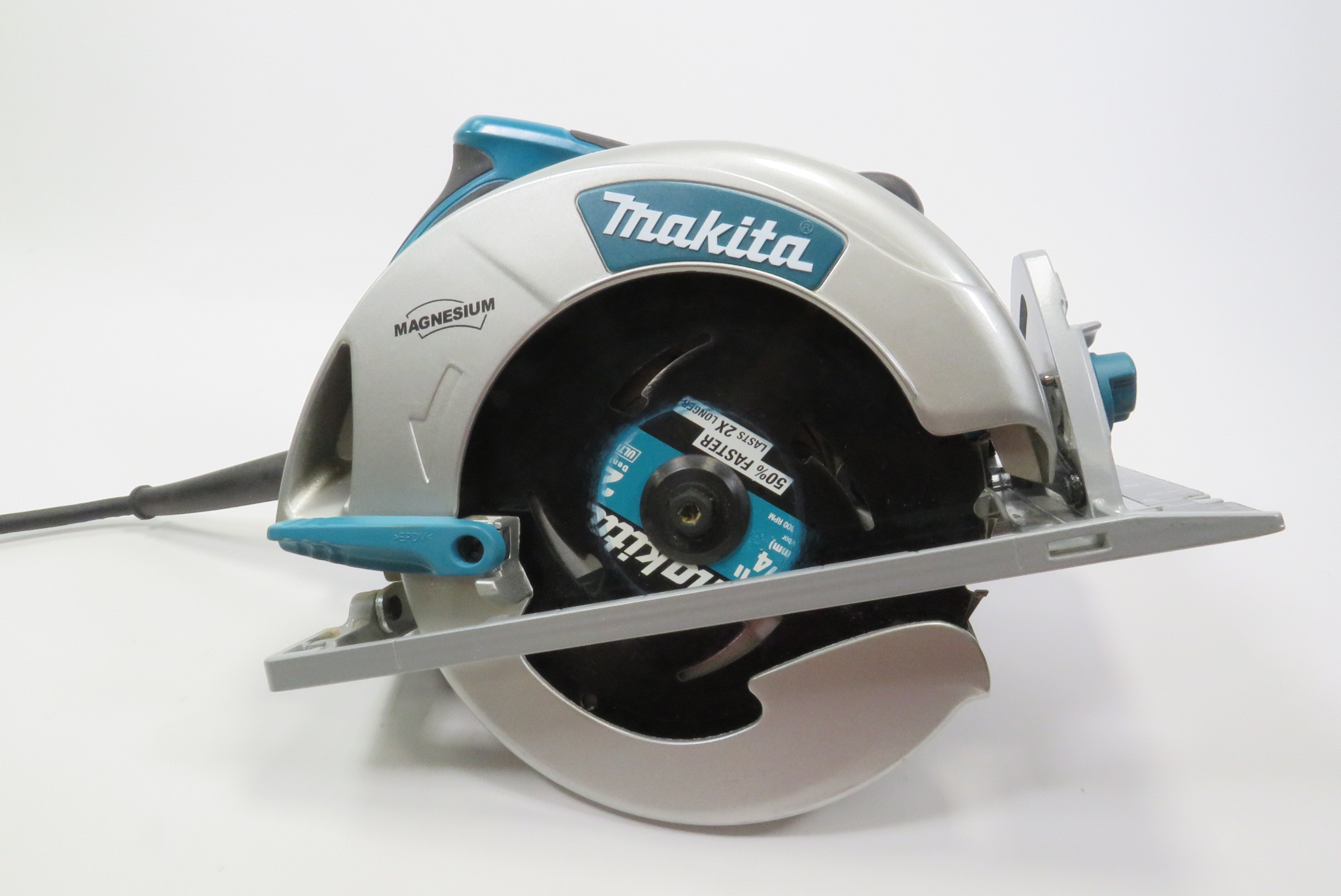 Makita 5007MG 15 Amp 7-1/4" Corded Magnesium Circular Saw