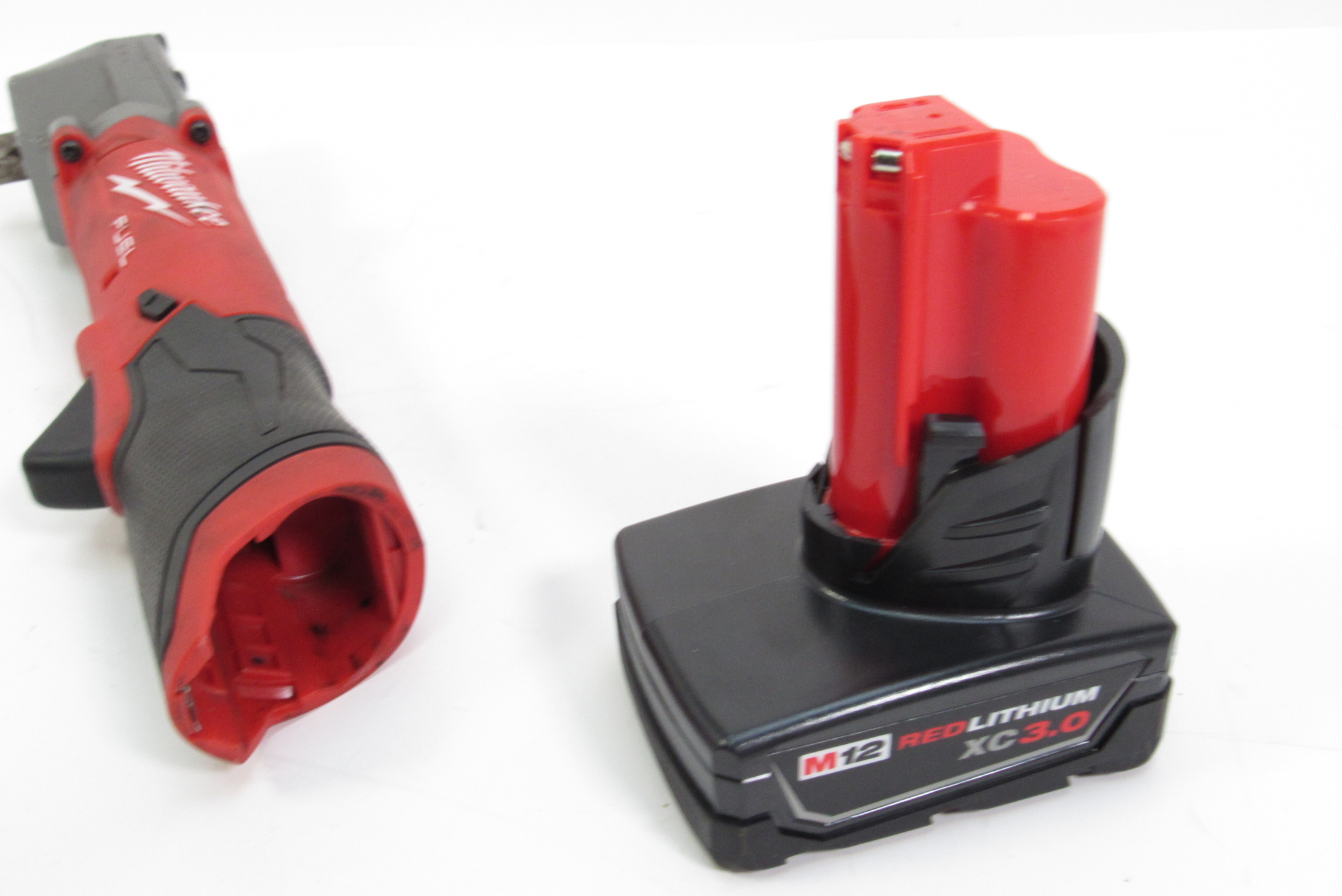 Milwaukee 2565-20 M12 12V Li-ion 1/2'' Friction Ring Right Angle Impact Wrench