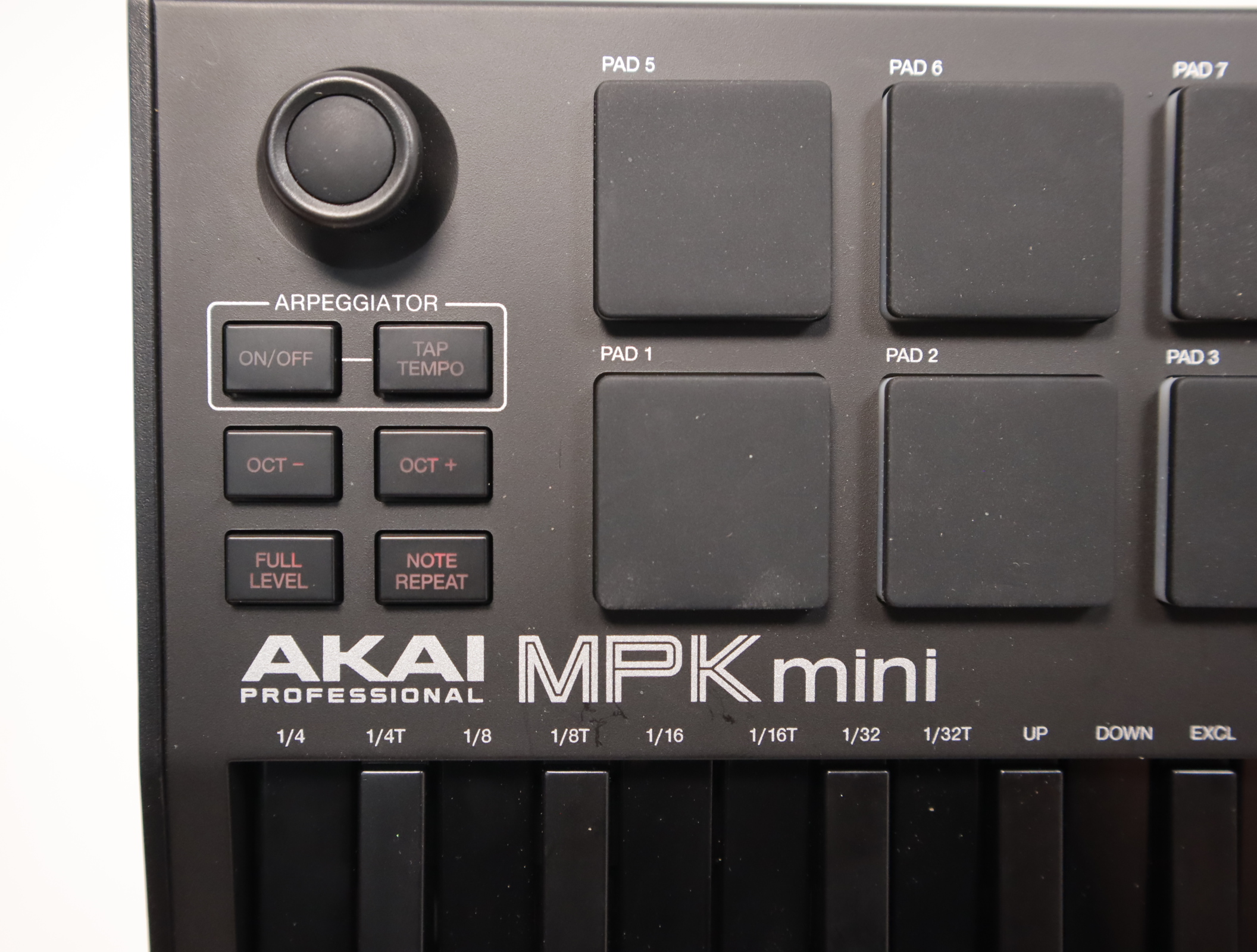 Akai MPK Mini Keyboard & USB Controller 25 Keys All Black Edition