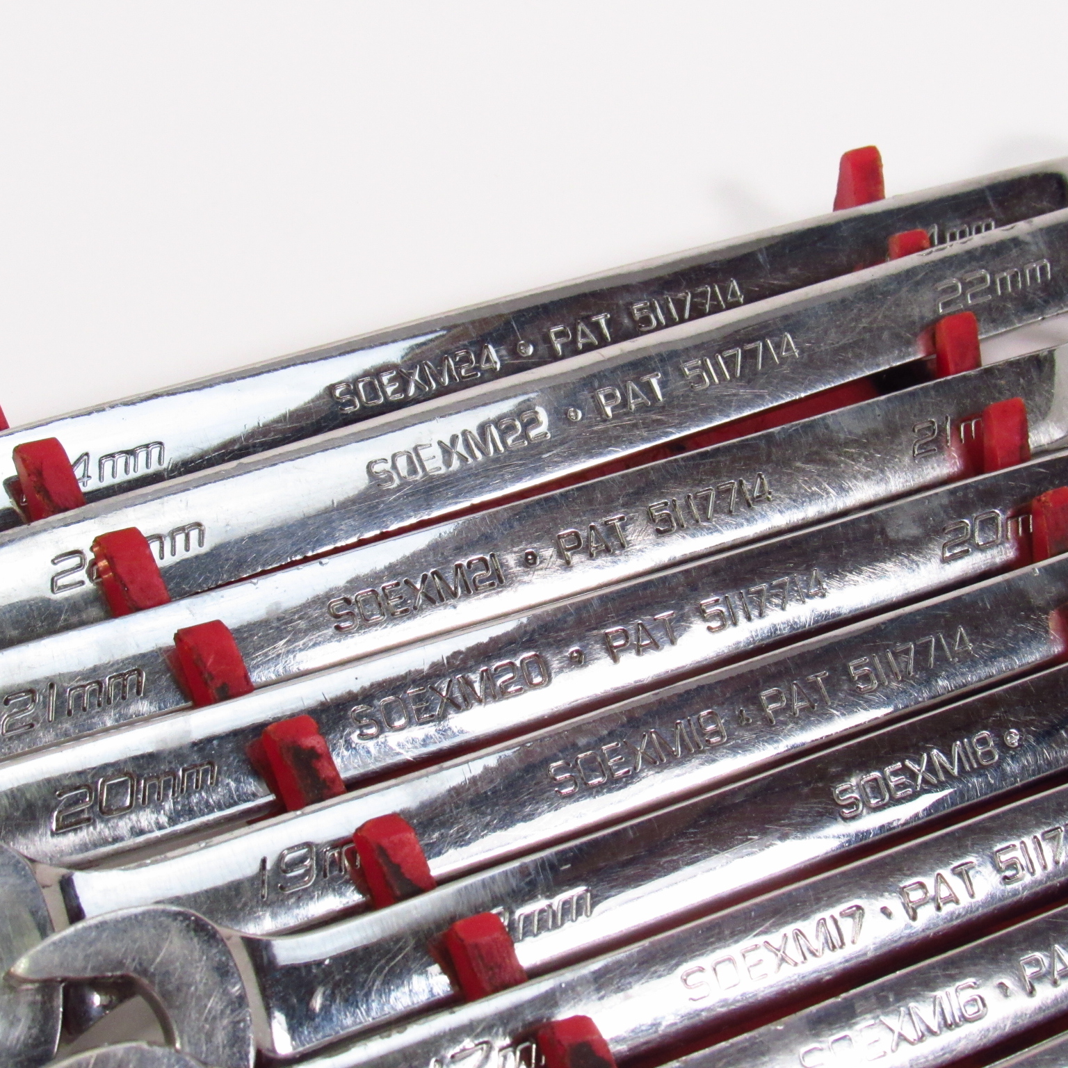 Snap-on Tools 16-Piece SOEXM Metric 8mm-22mm 24mm 12-PT Combination Wrench Set