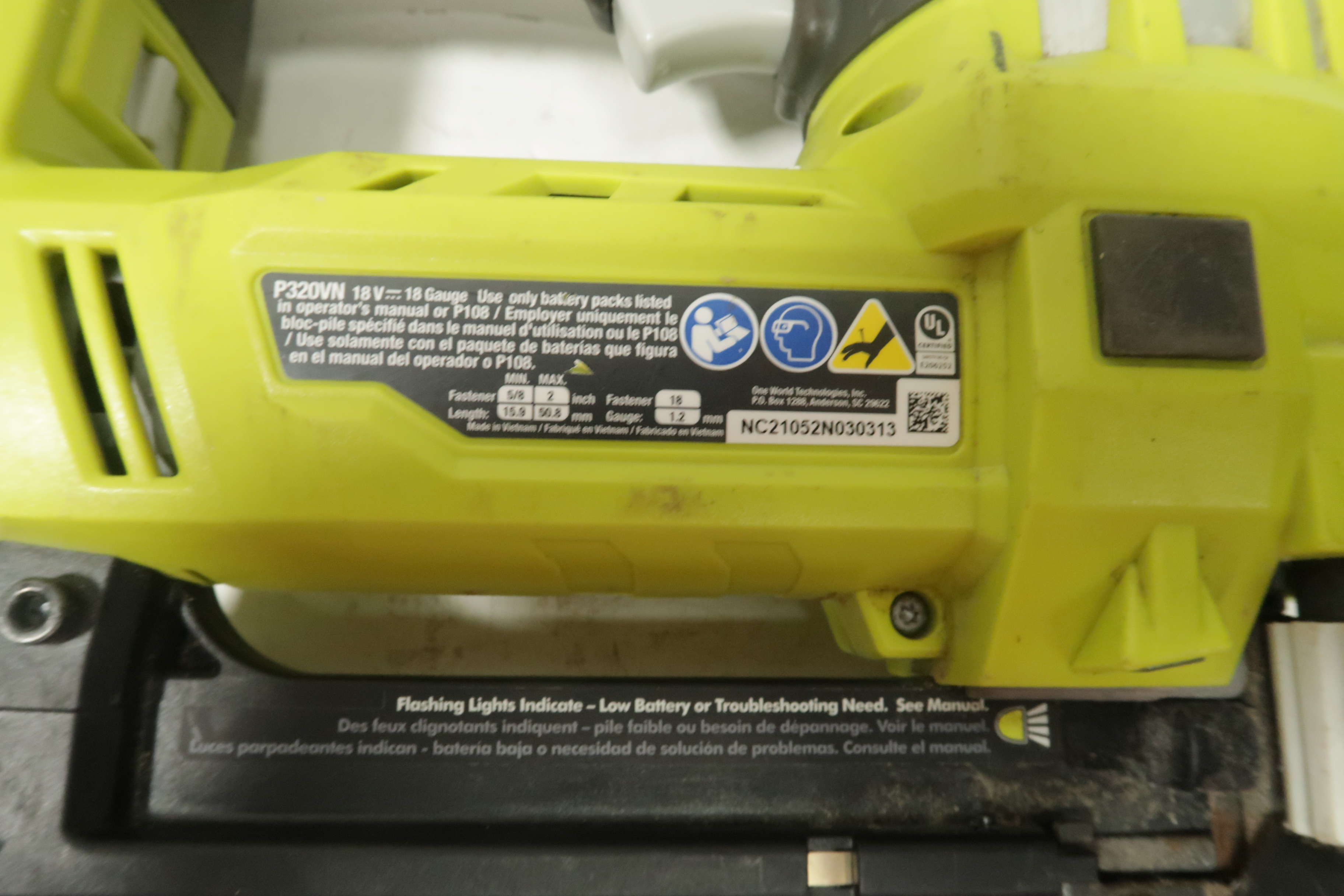 Ryobi P320VN 18V Cordless AirStrike 18-Gauge Nail Gun 6325