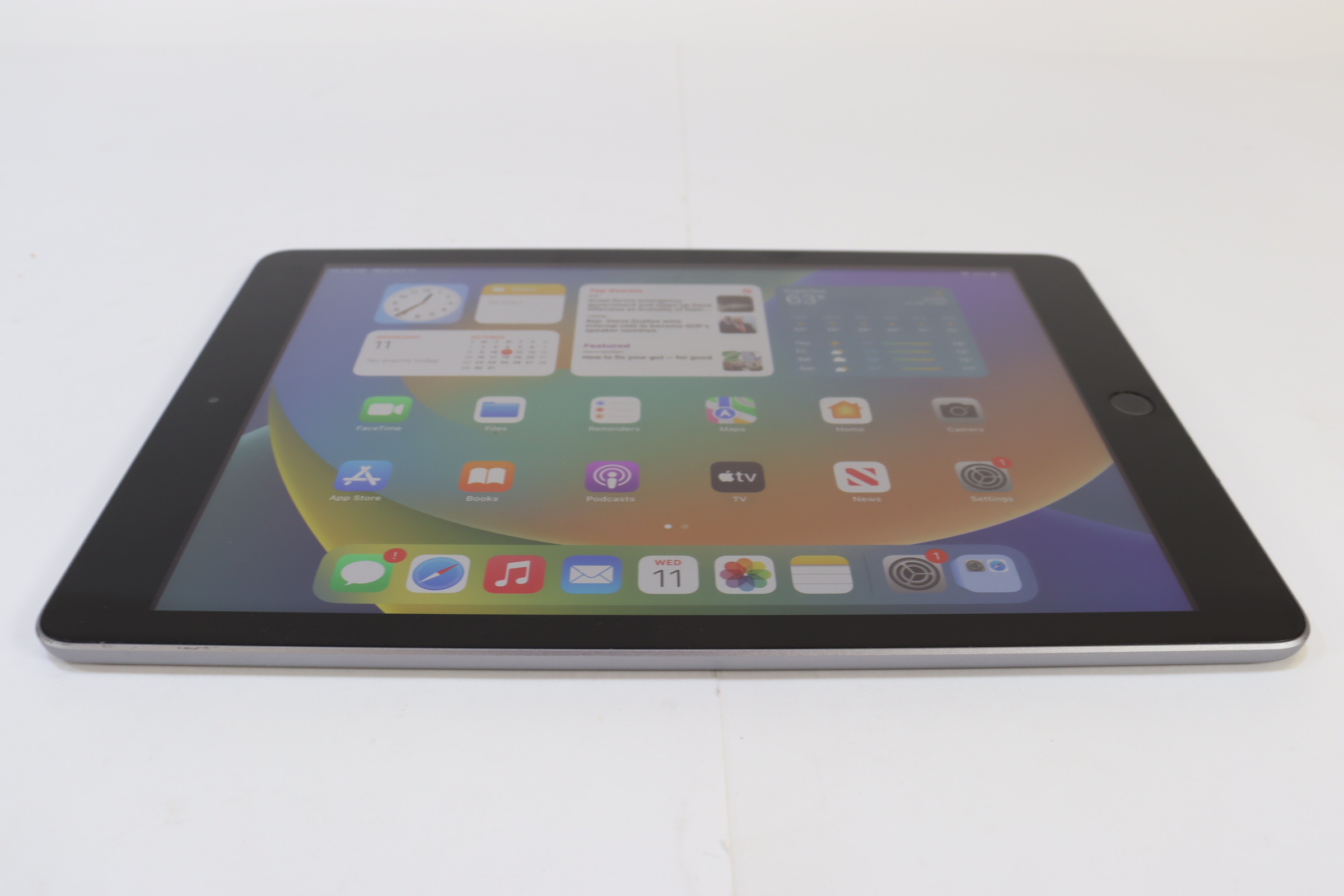 Apple iPad 5th Gen MP2G2LL/A 32GB WiFi Only - Space Gray - HLF9